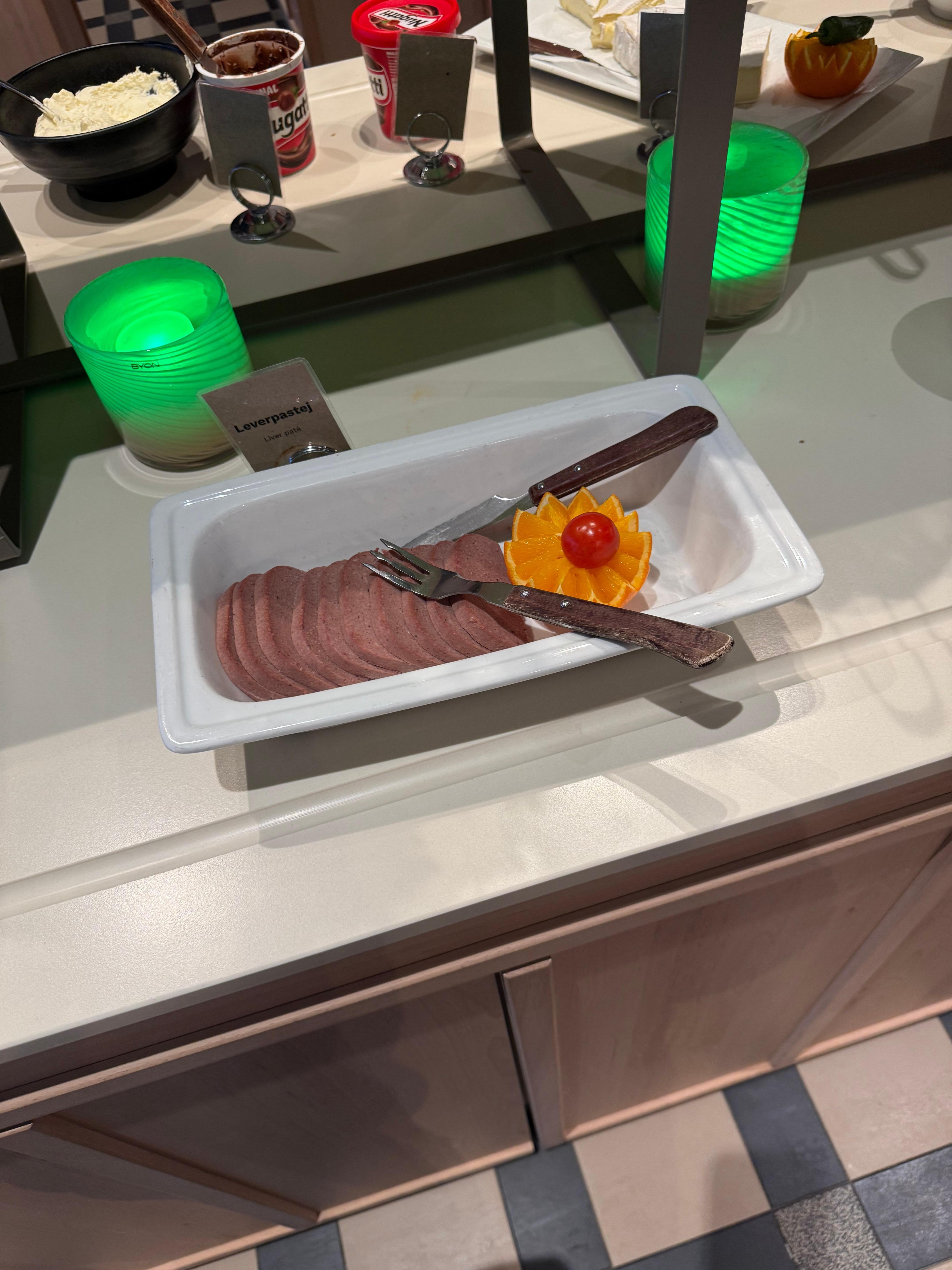 Bild tagen 07:30 frukost serveras från 06:30… gissar på att detta stått framme från dagen innan 