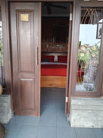 Peaceful location comfy firm large bed