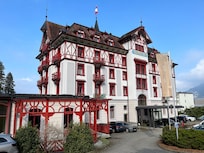 Hotel von hinten