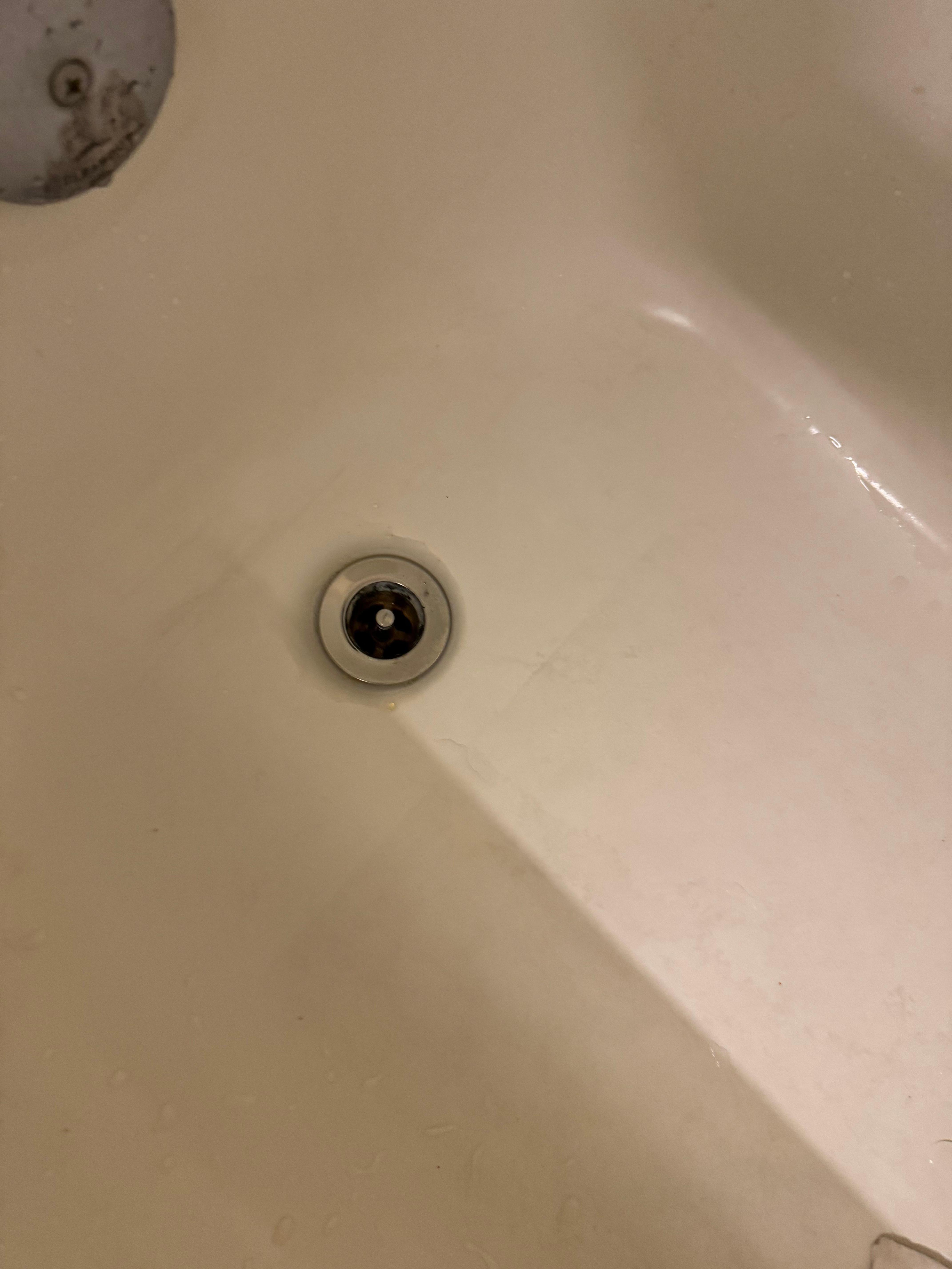 No stopper for tubs and they didn’t have towels