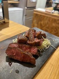滞在中近所の居酒屋が豊富で美味しい食事が可能です。