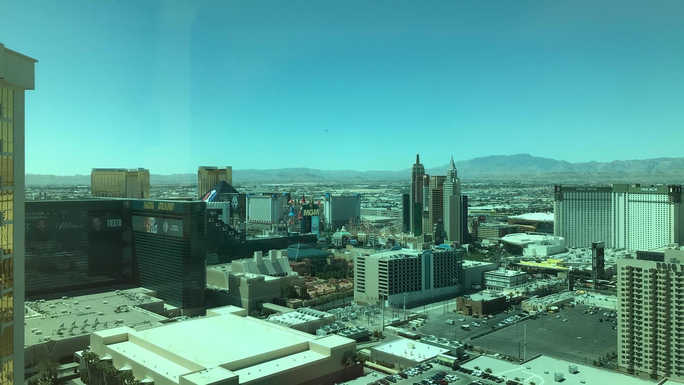 The Signature at MGM Grand, Las Vegas - Room Prices & Reviews | Travelocity