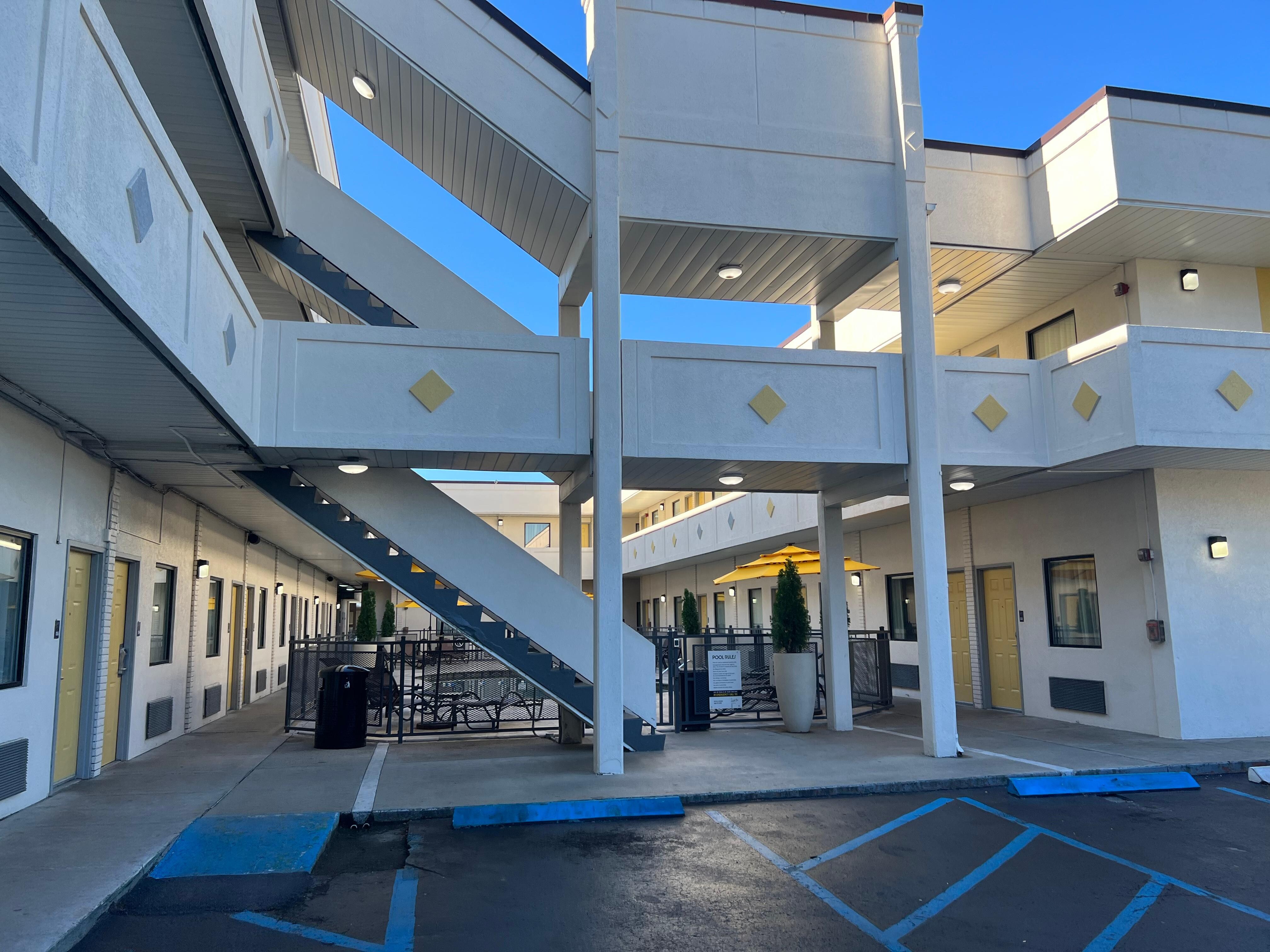 Book Hotel Bo, a Days Inn by Wyndham Chattanooga Downtown in ...