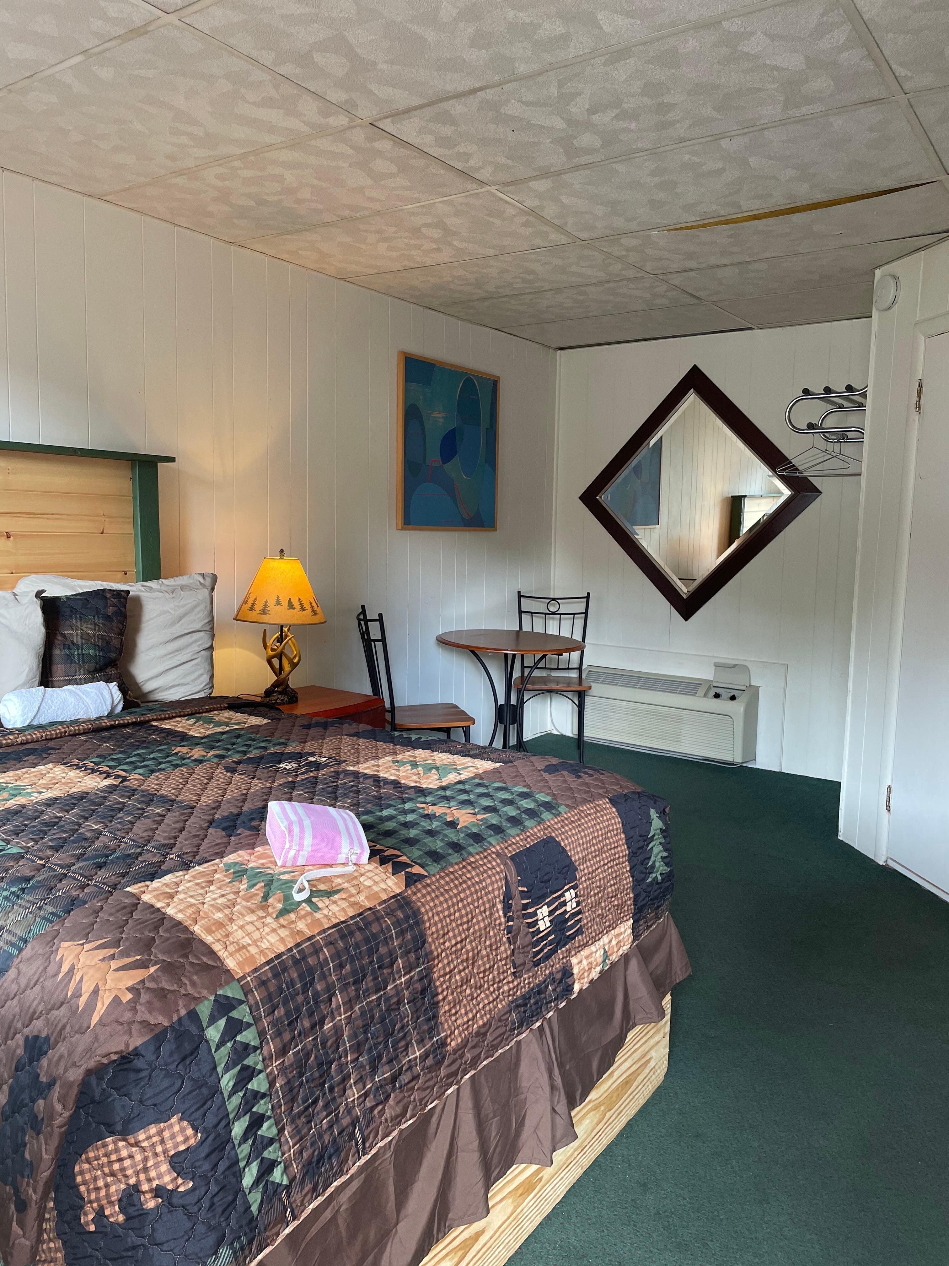 Book The Motel Montreal in Lake George | Hotels.com