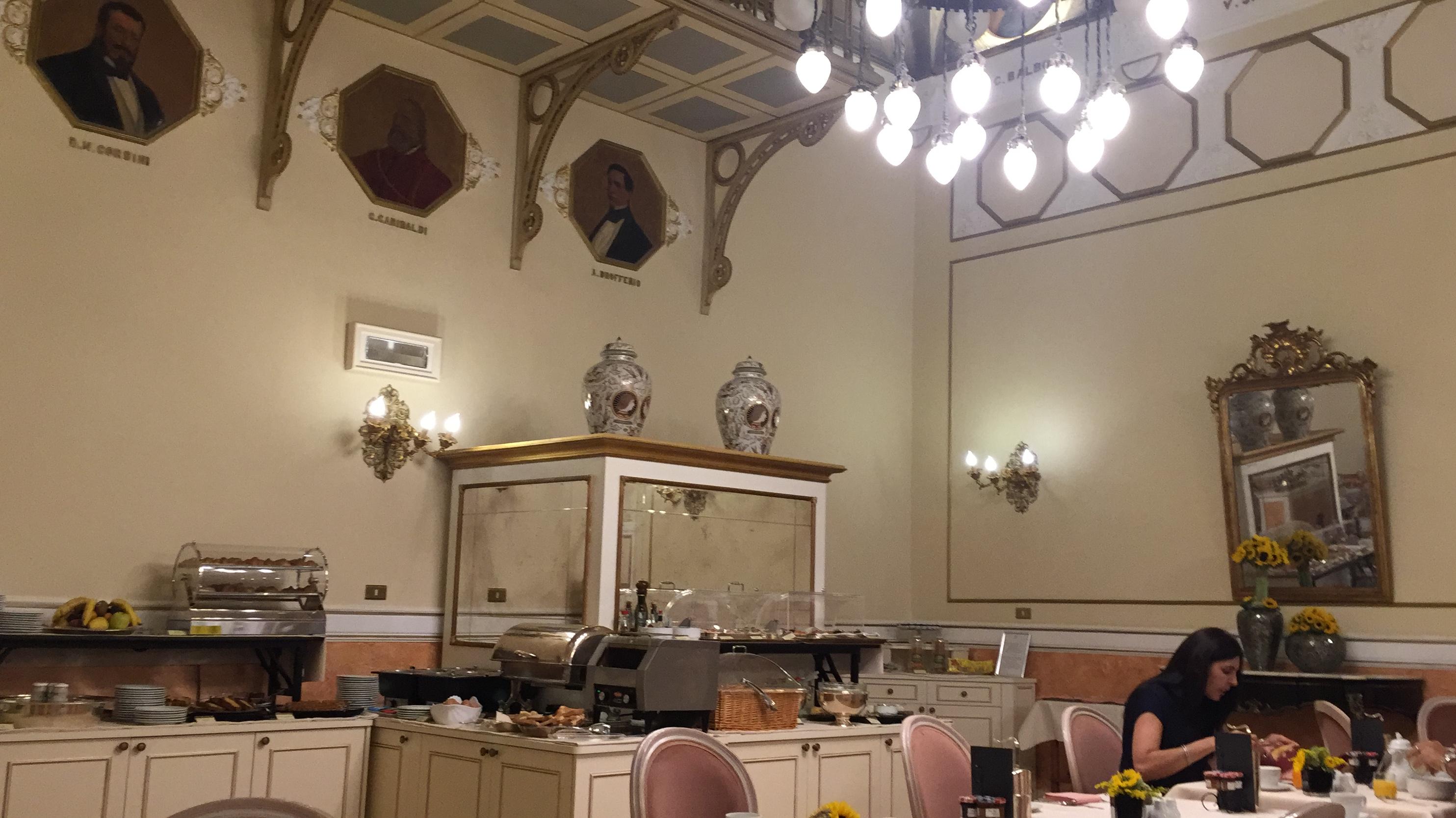 Café da manha em local agradável.