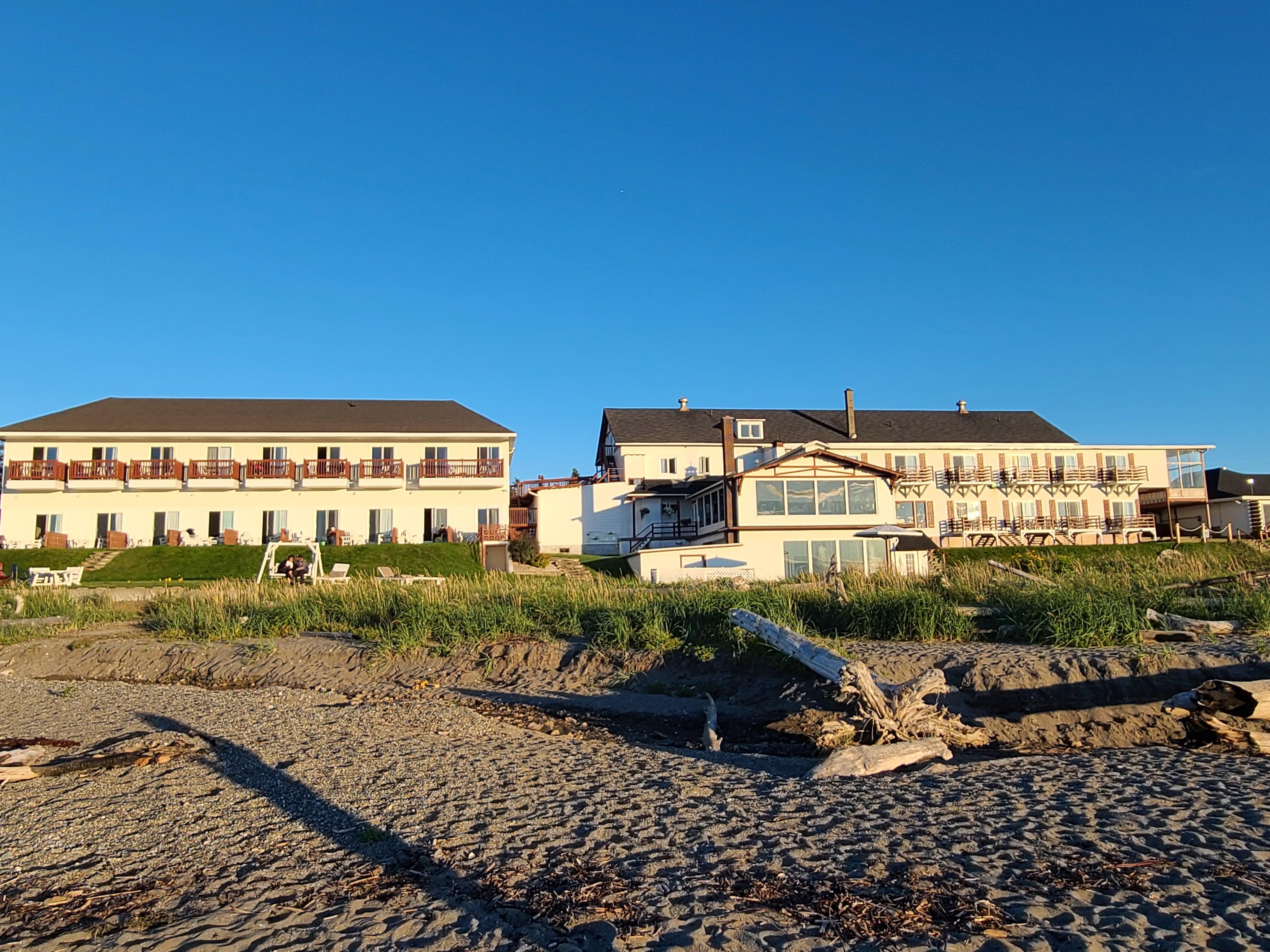 Hôtel Motel Belle Plage in Matane: Find Hotel Reviews, Rooms, and ...