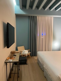 Quarto luxo tam ótimo e vista para Las Setas. Barulho de fora nao incomodou, mas ficamos no terceiro andar.