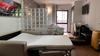 Sofá cama danificado quarto 518