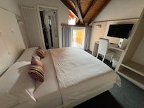 Zimmer mit Balkon