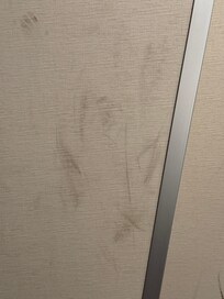 As paredes estão sujas