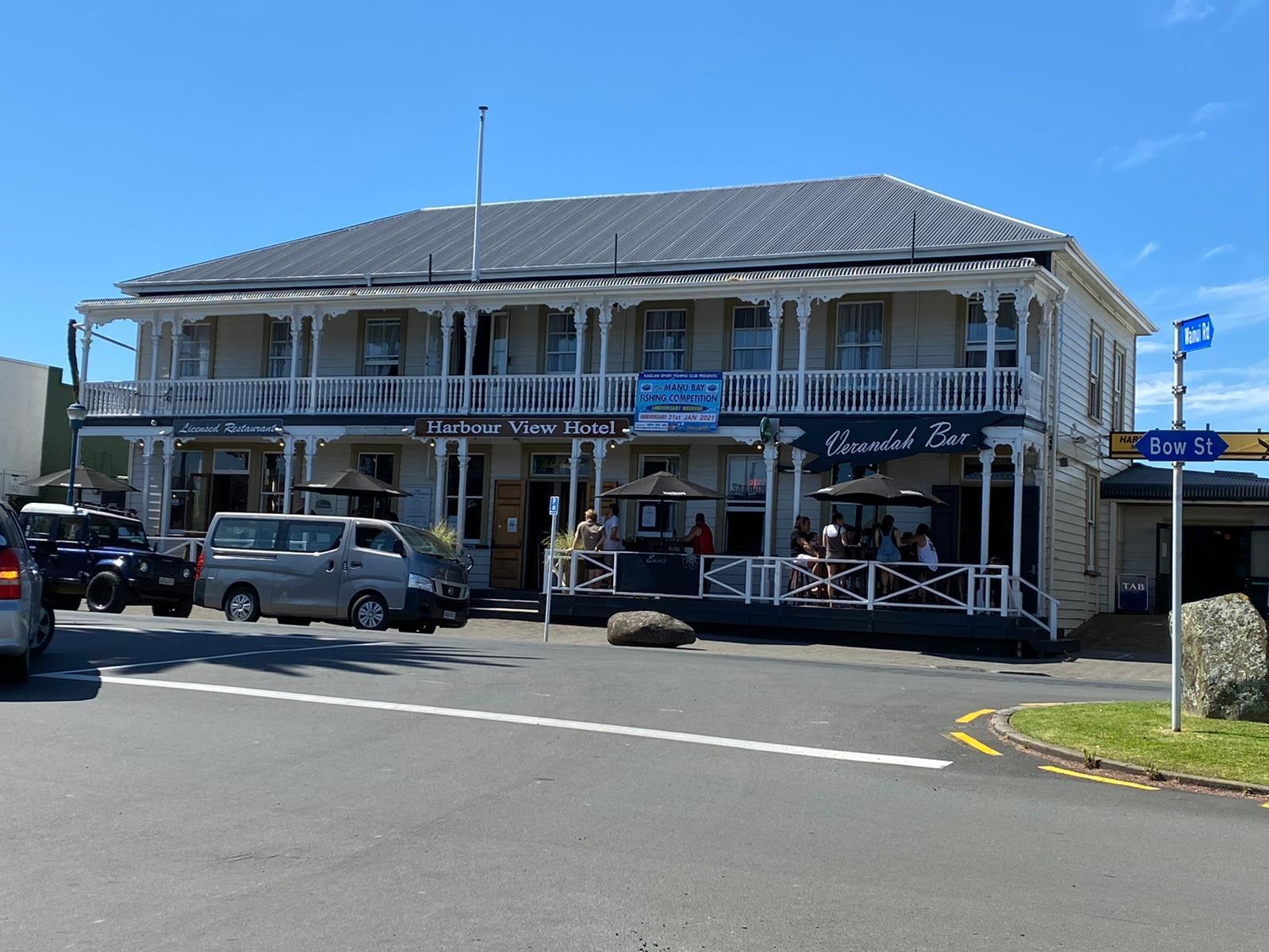 Raglan Harbour View Hotel, Raglan: Hotel Reviews, Rooms & Prices ...
