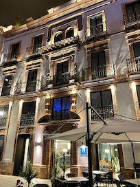 Hotel novo e reformado por dentro