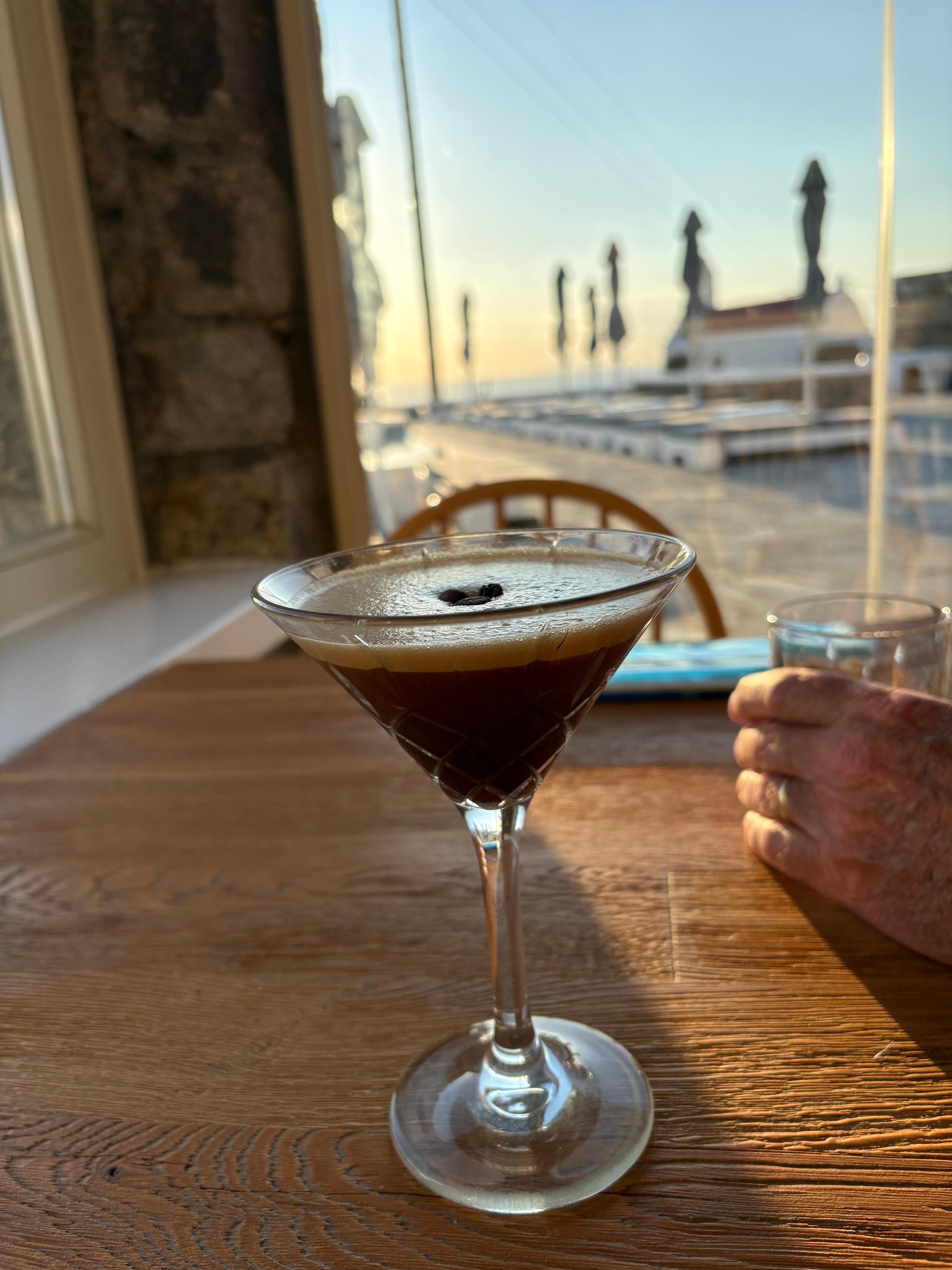 Cocktail to enjoy while waiting for sunset 