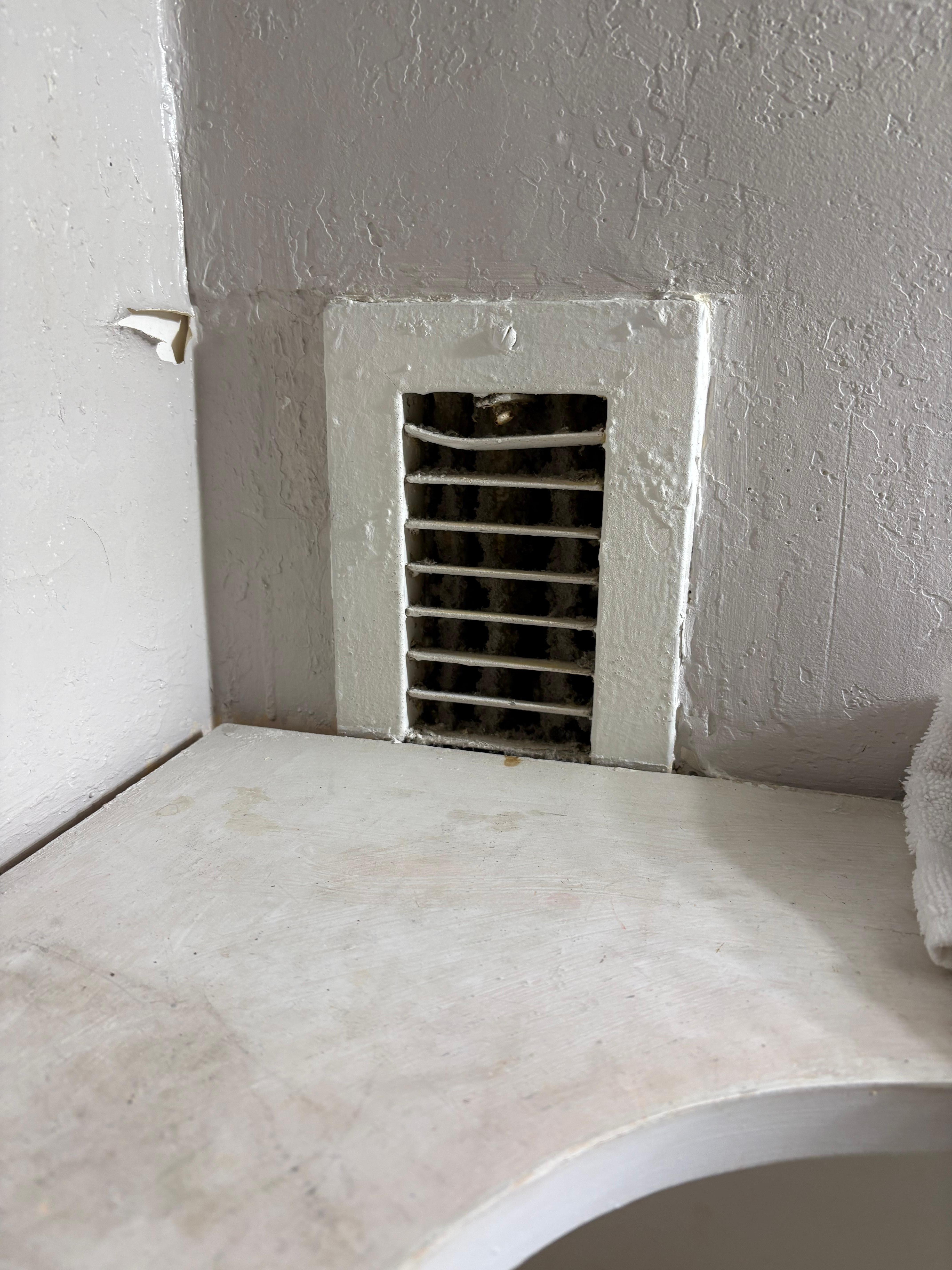 Same vent closer angle.