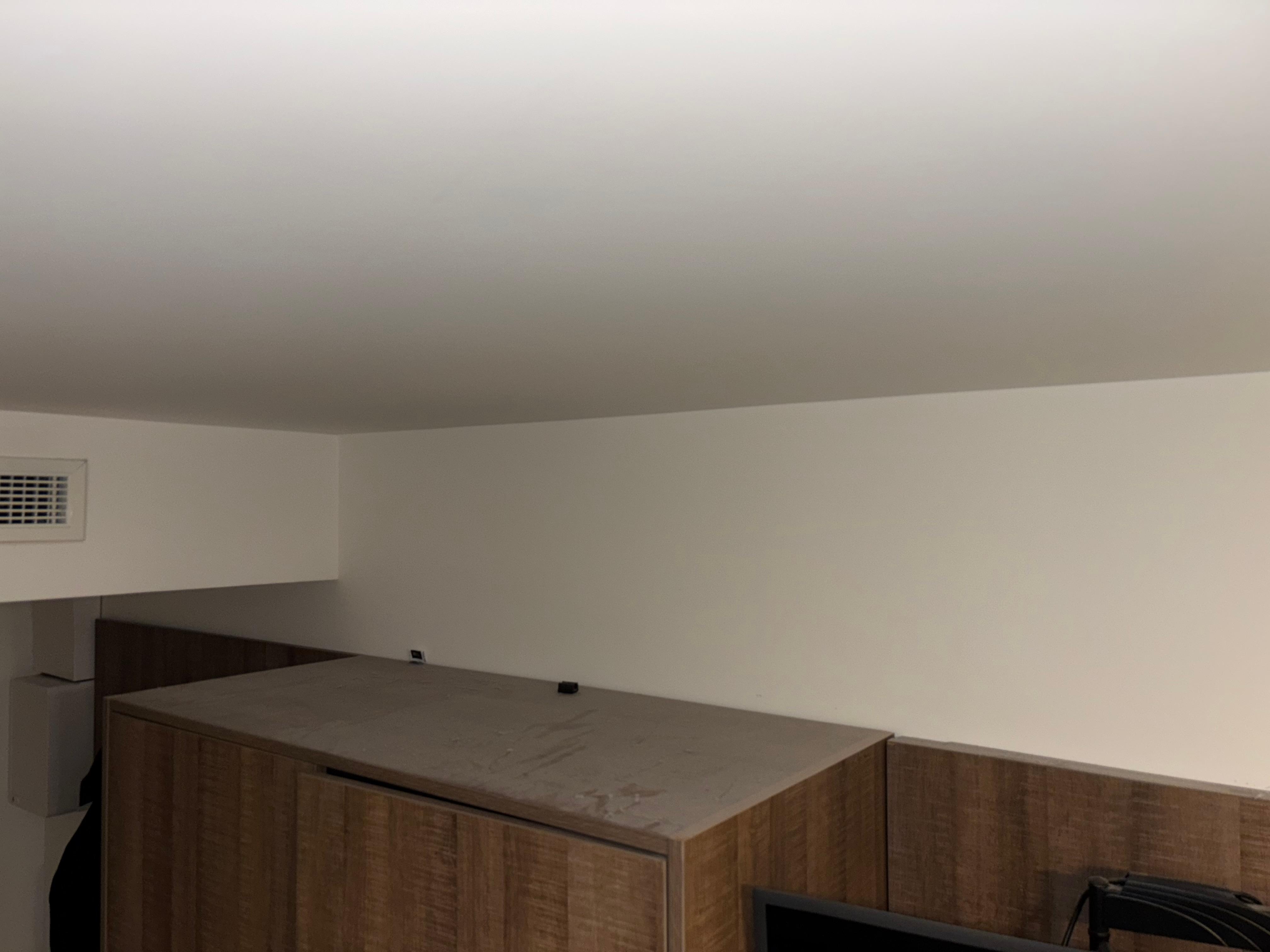 Rigtig meget støv over skabet