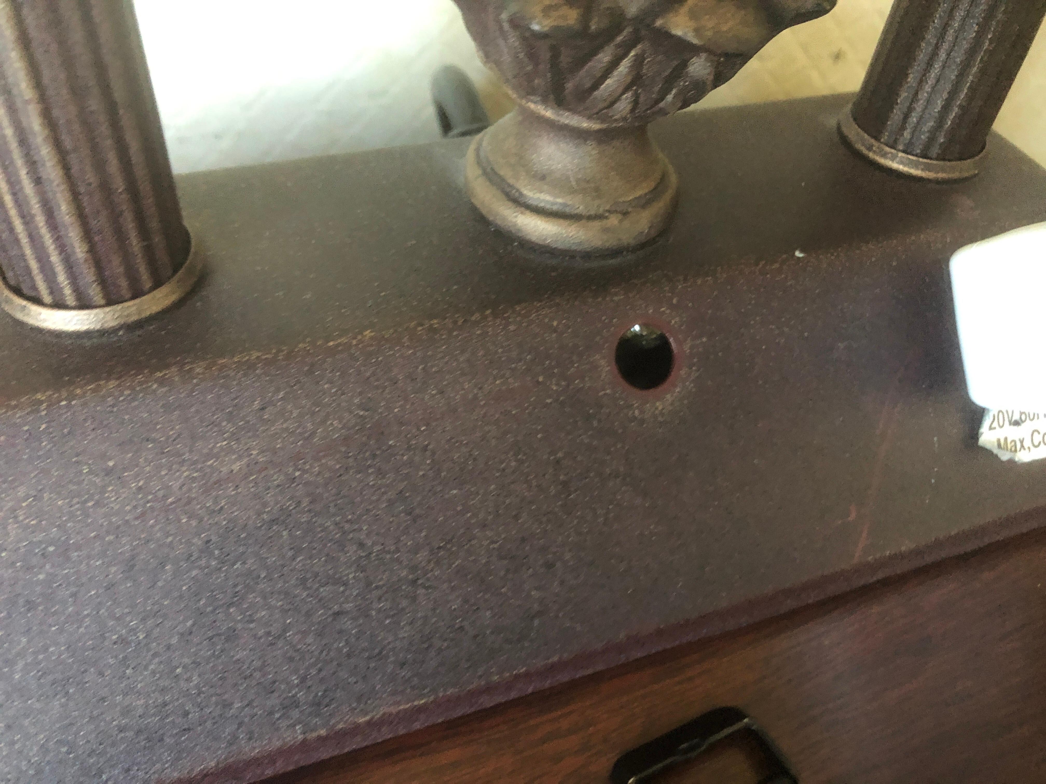 Missing switch in lamp at desk