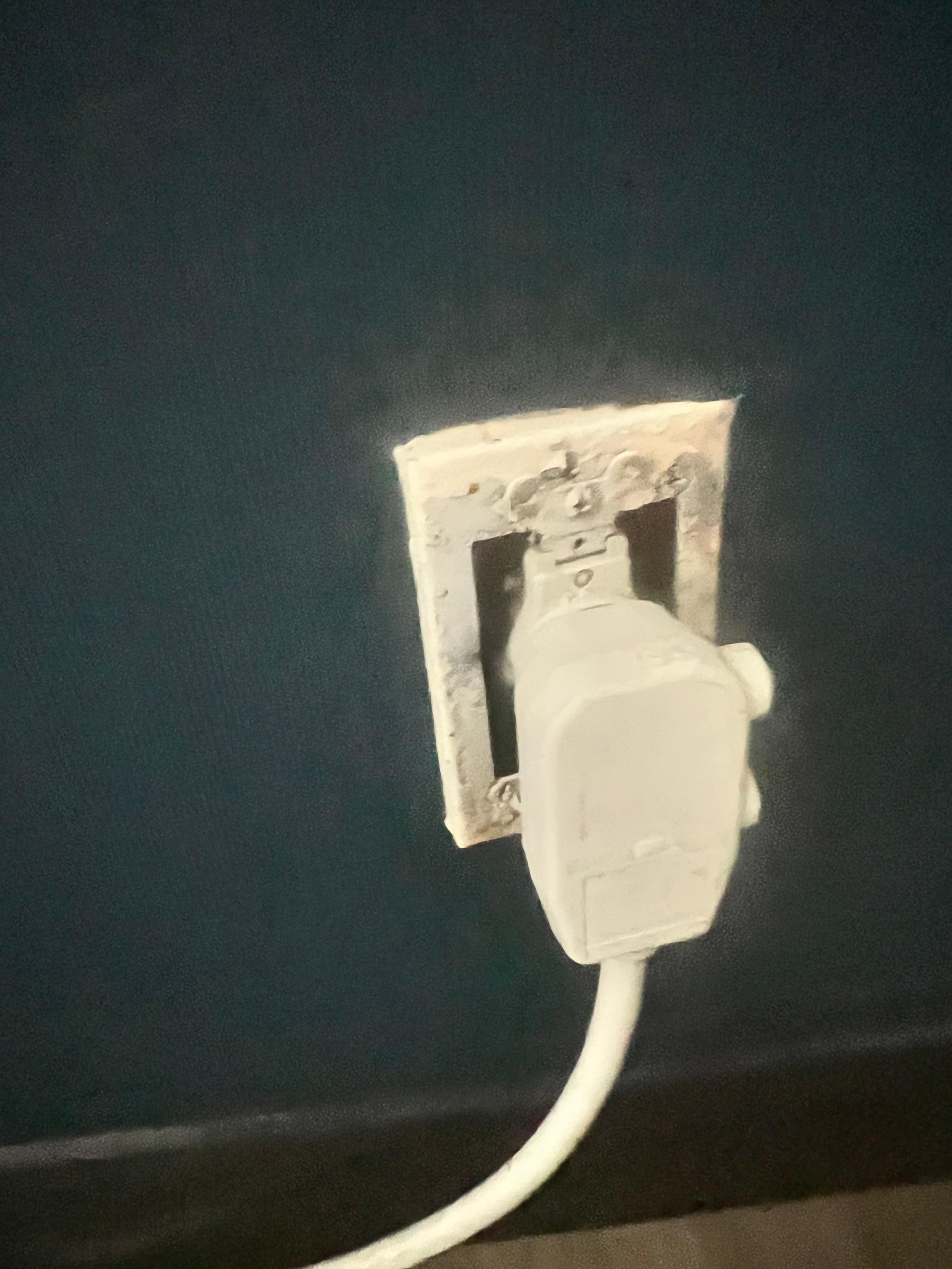 Wall plug for heater/ AC