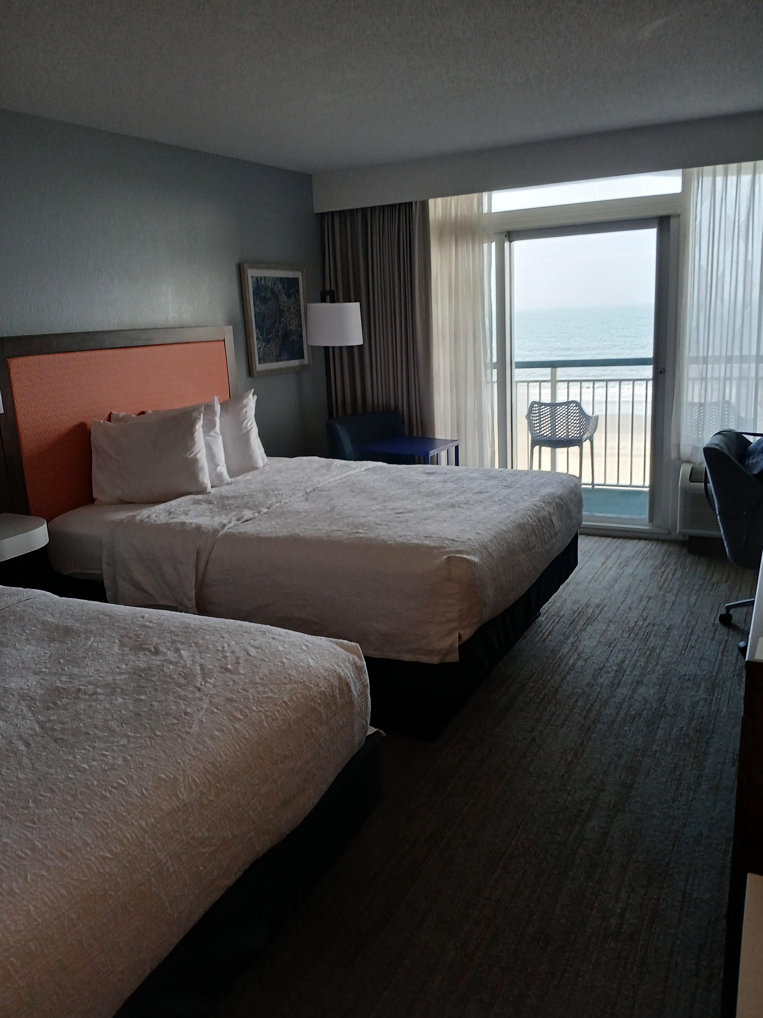 2 Queen beds with Ocean view.