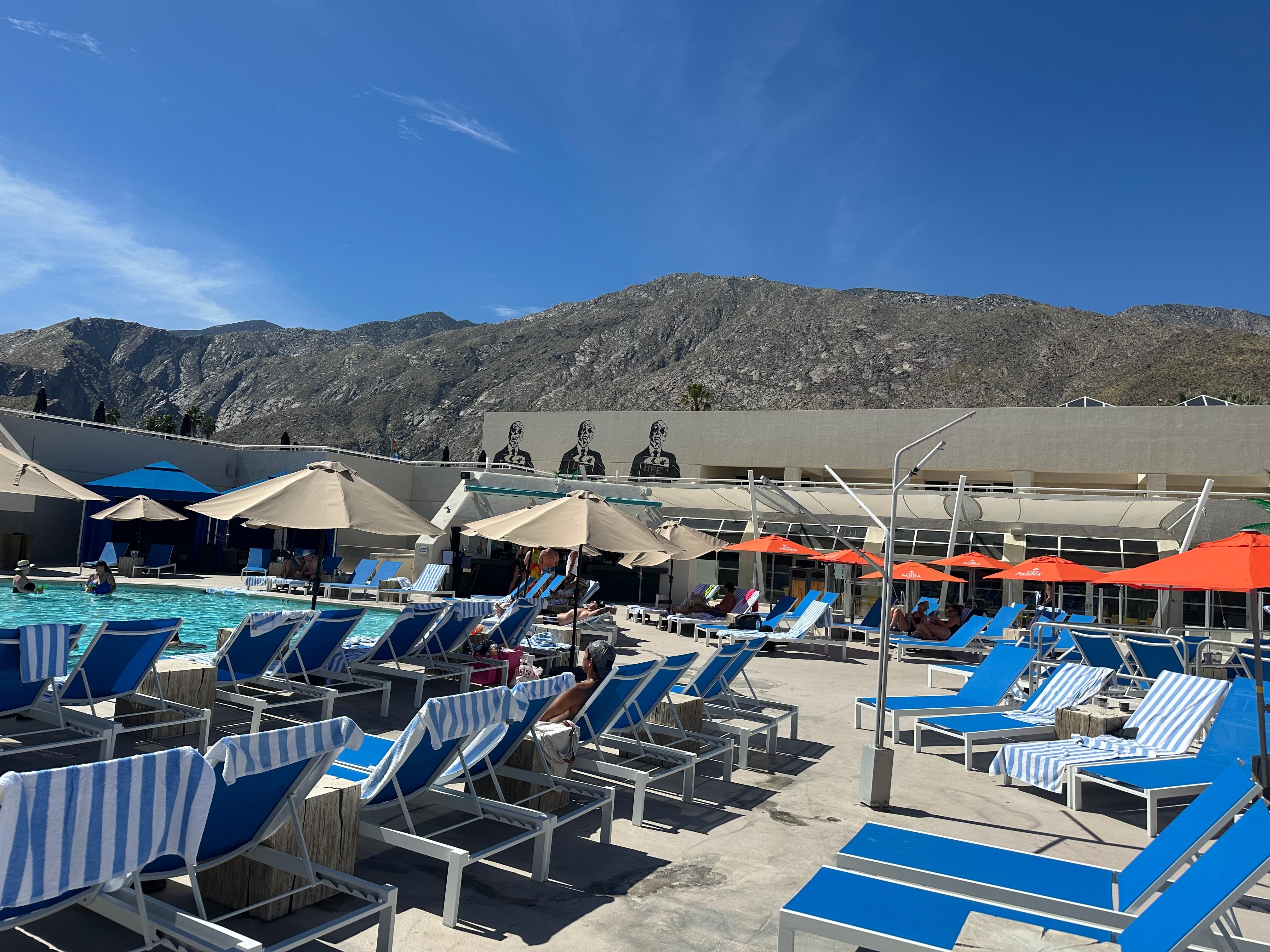 Even when busy the pool was relaxing 