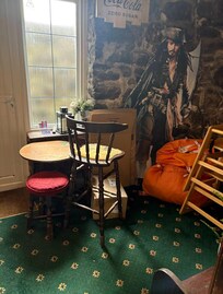 Landing (side entrance from pub)