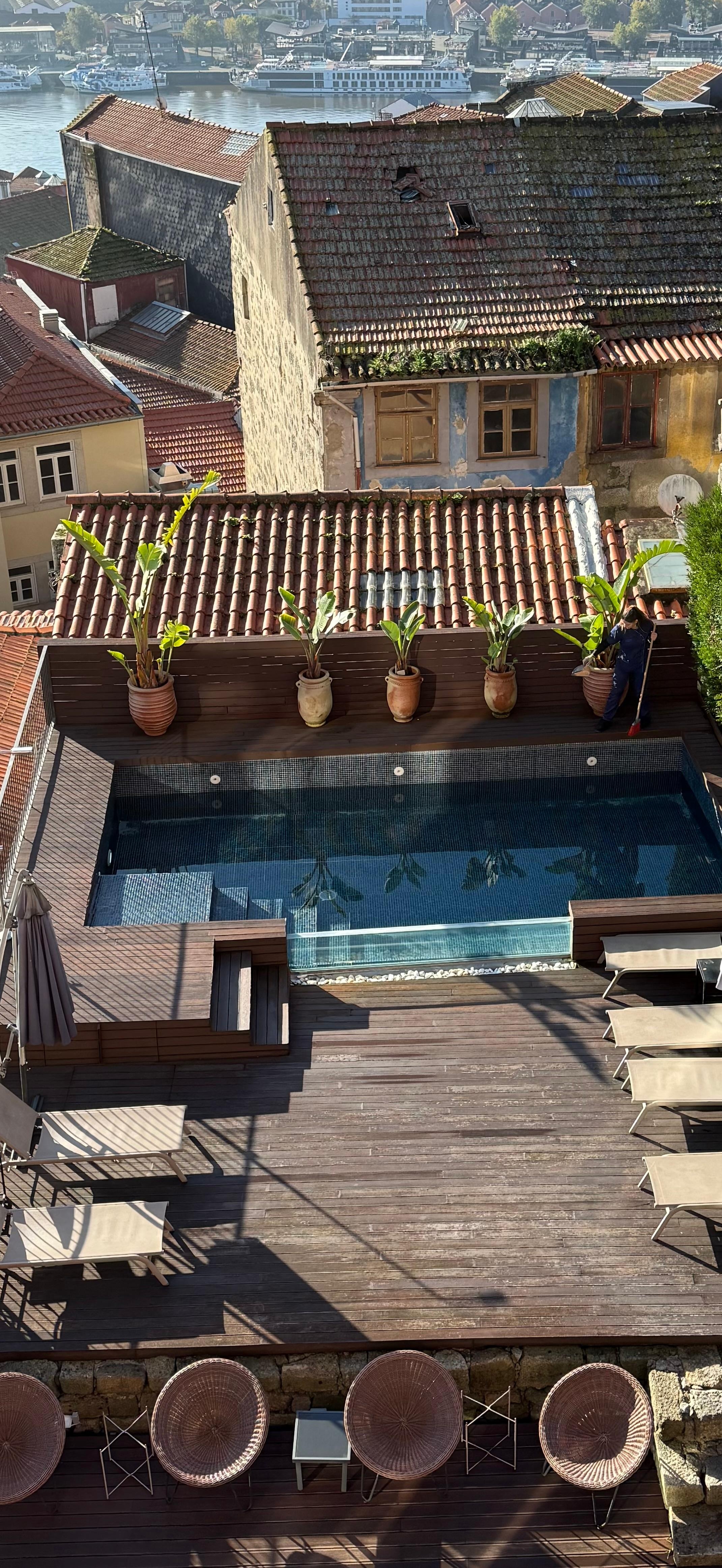 Poolen på nedre plan