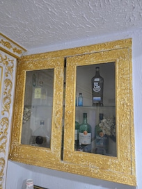 第一次看到房間有這種酒櫃