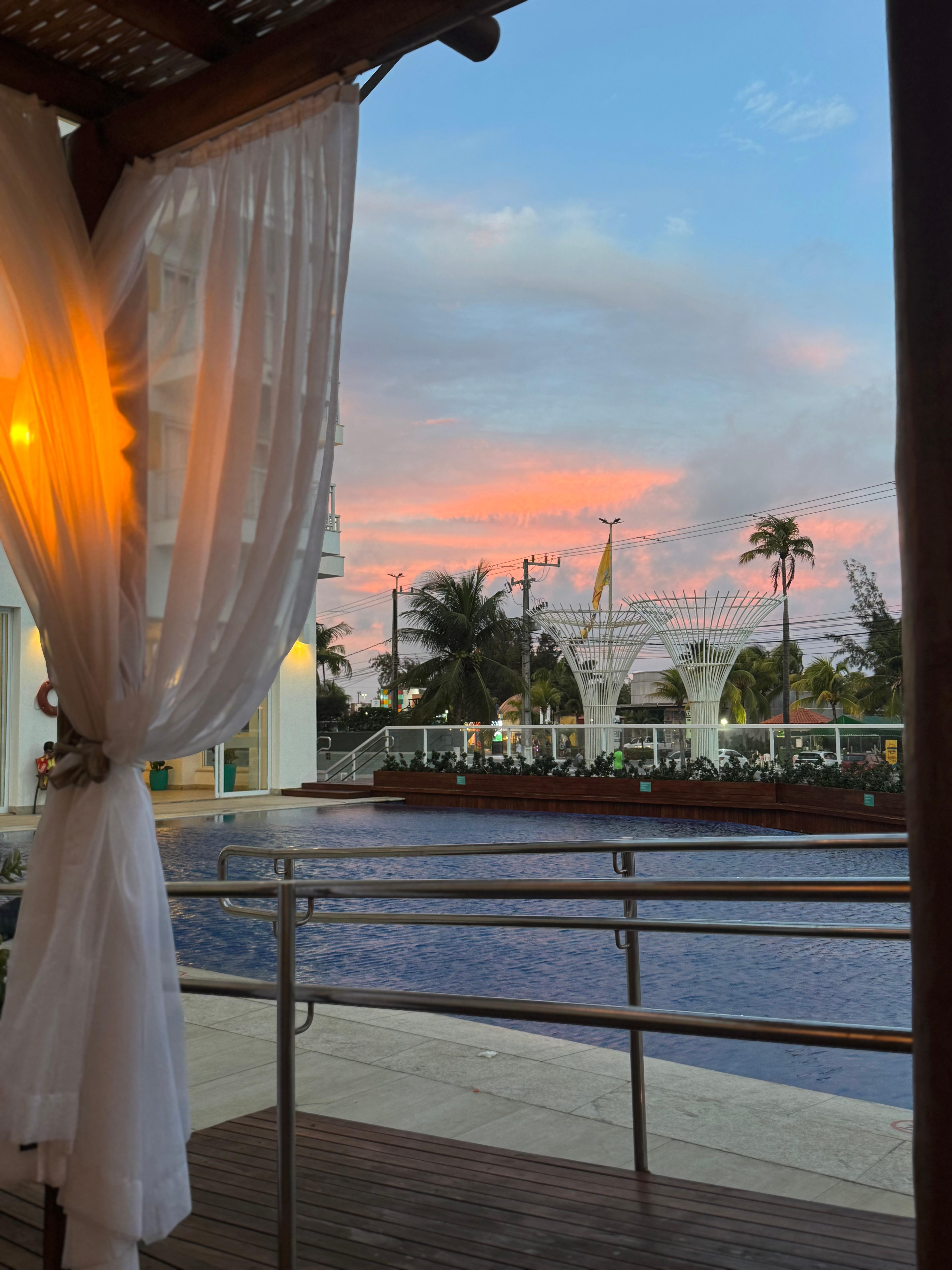 Por do Sol na piscina 
