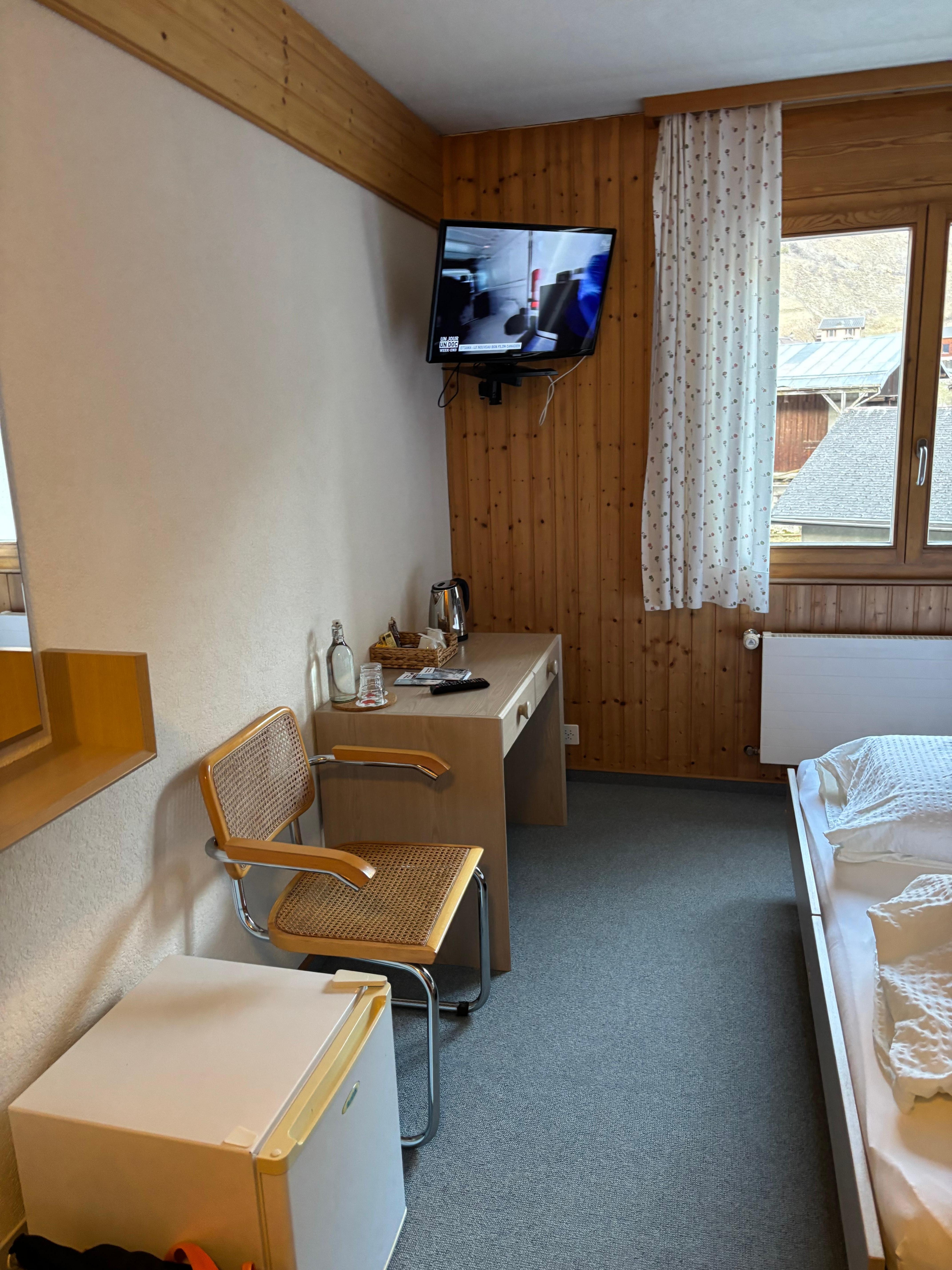 Frigo et buro avec thé et café 👍