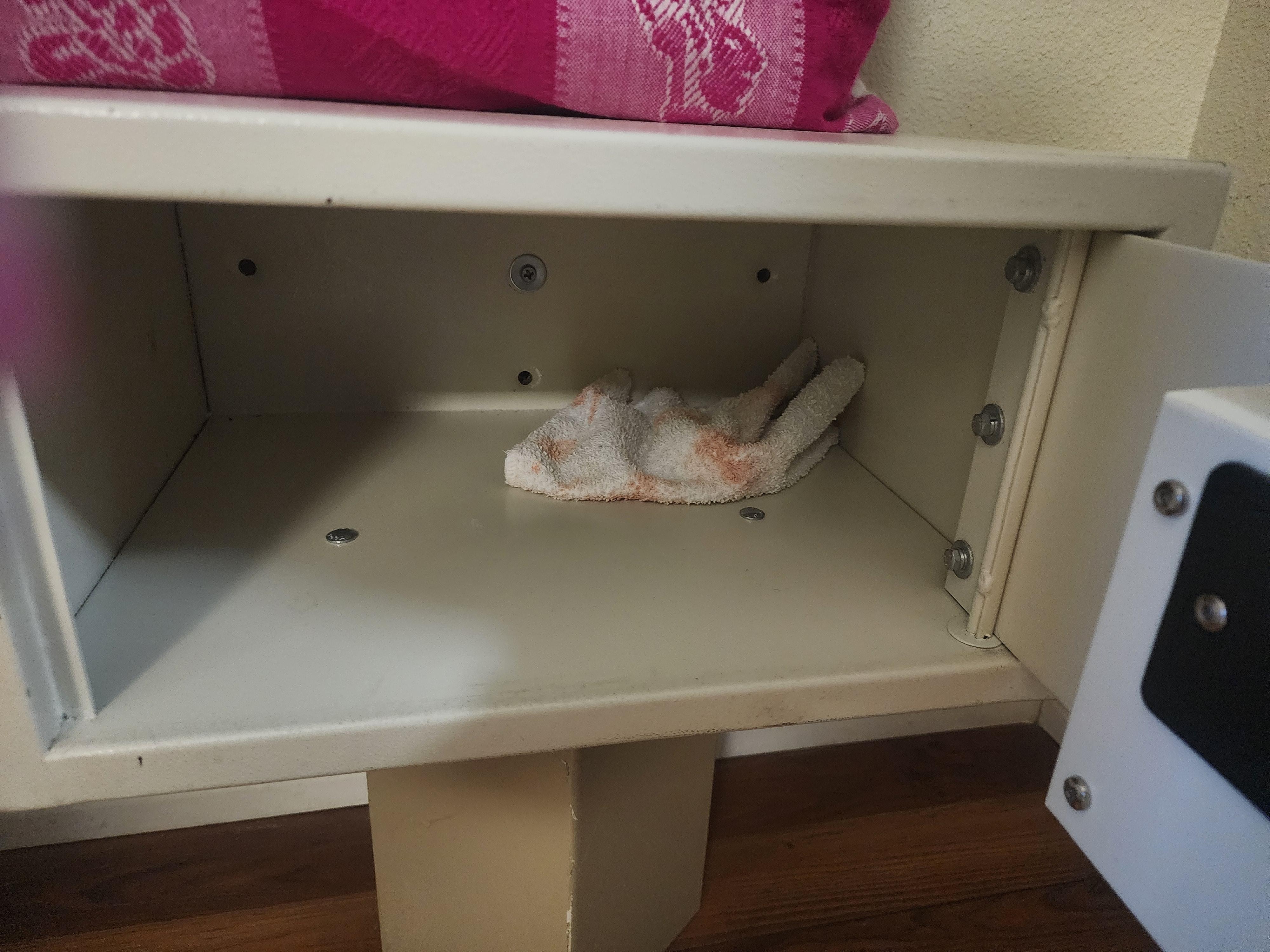 No clue what this was and was not willing to touch it. So just clised the door..Was in the safe, 