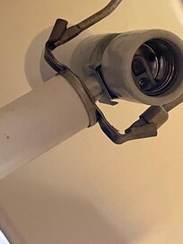 No light bulb but didn’t matter lamp didn’t work at all anyways