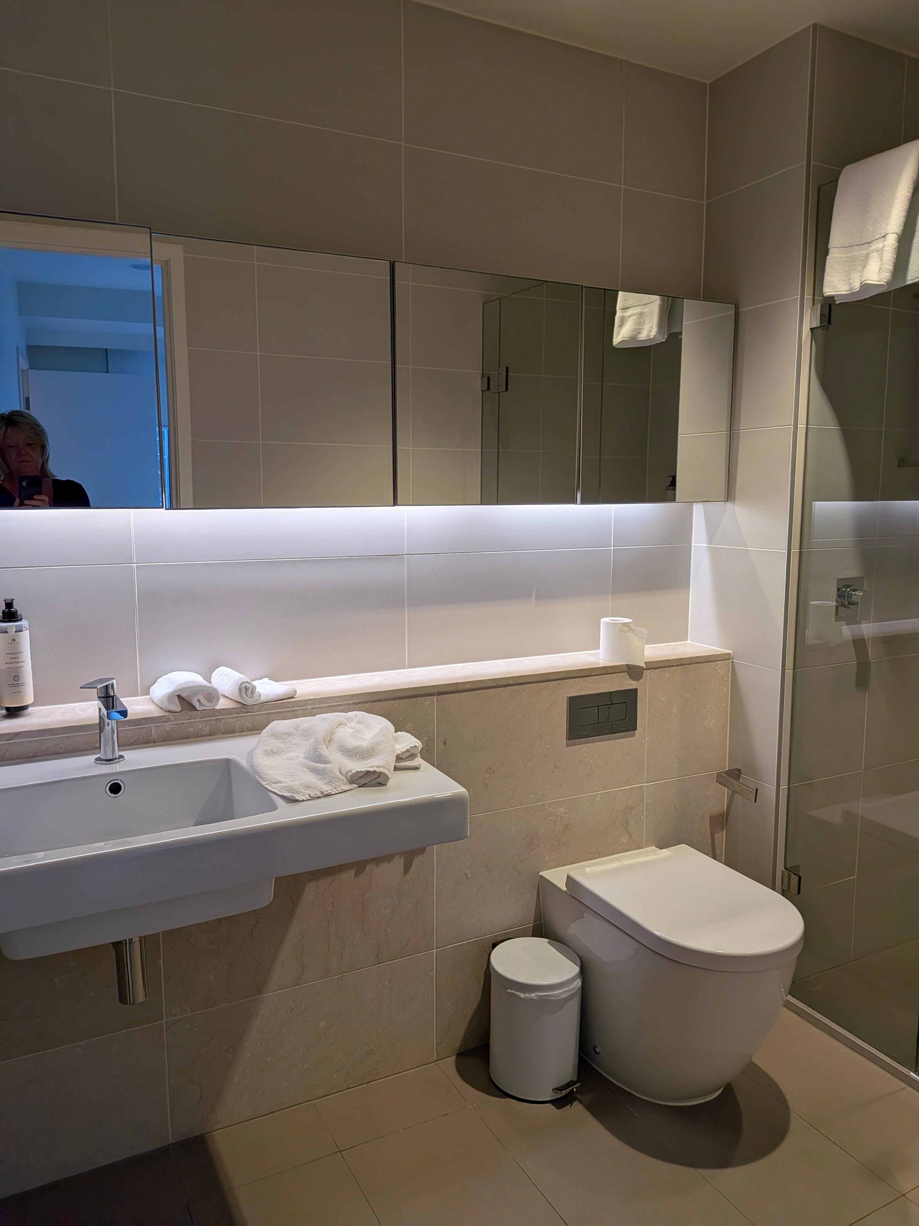 Bed 1 ensuite bathroom