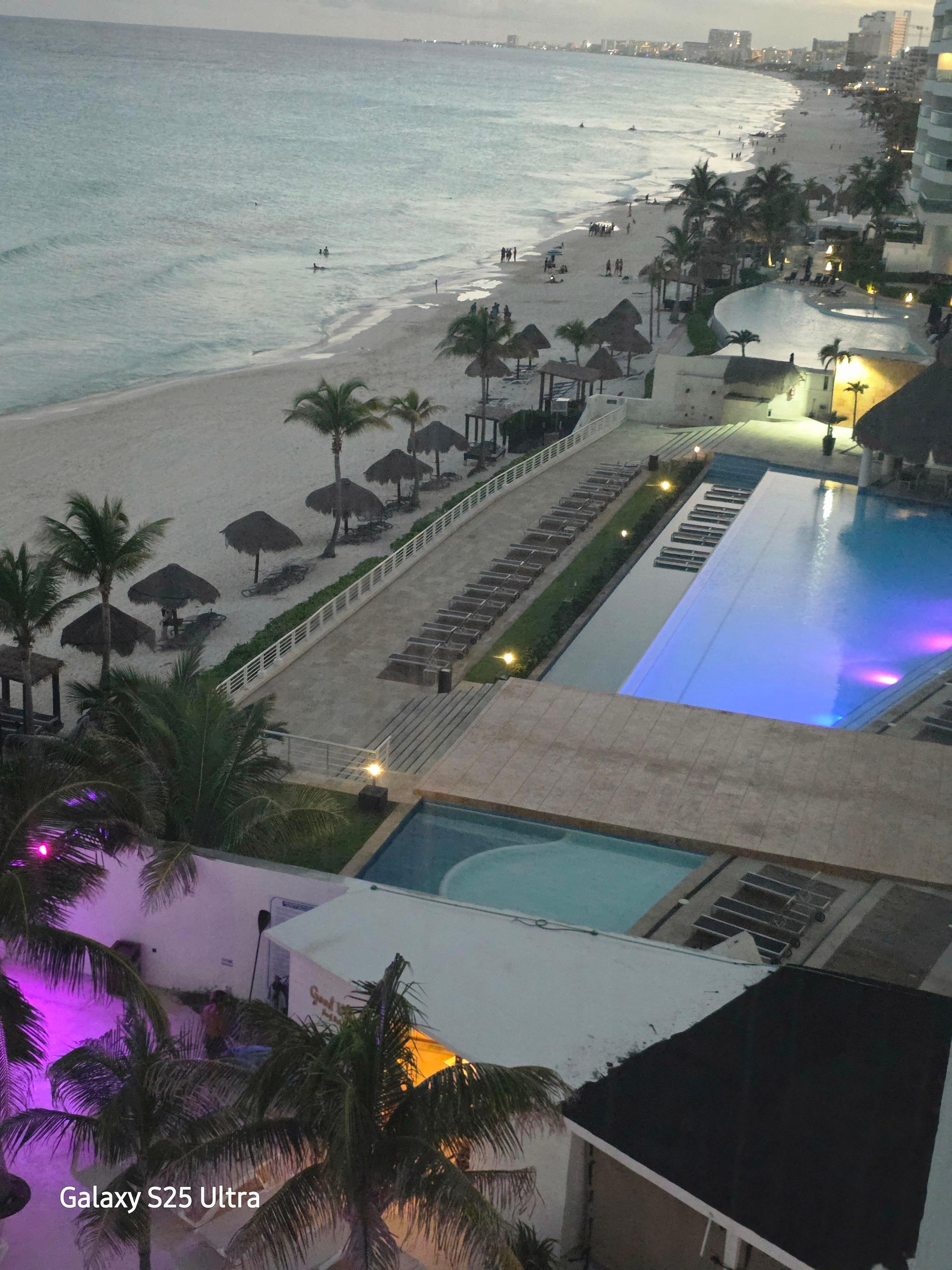 Ocean Dream 
Part of my view😊
CANCUN 11/2025