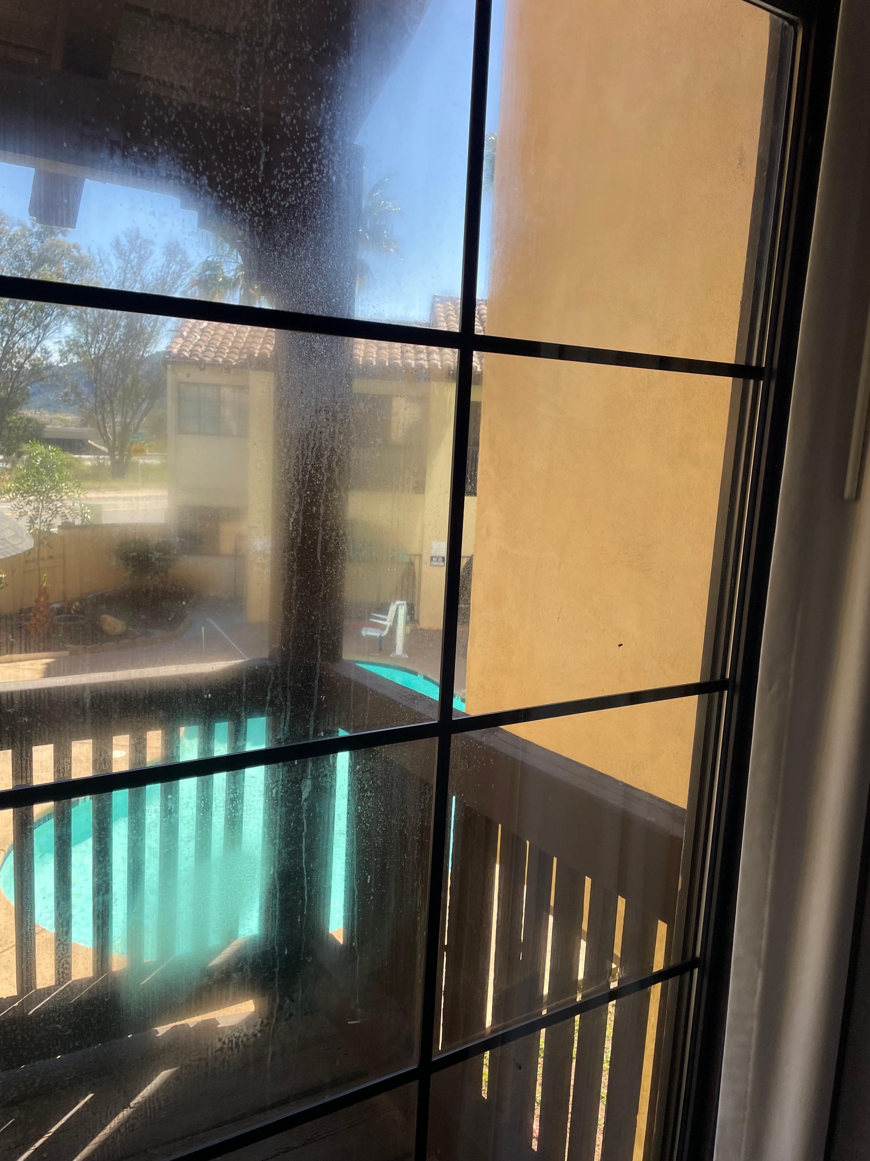 DURTY sliding doors
NEENS TO BE REMODELING 
LOCATION IS PERFECT 