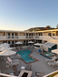 Coastal King, Balcony