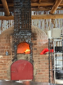 Wood pizza oven