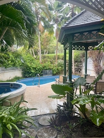 Min private terrasse med basseng (og boblebad som ikke virka)