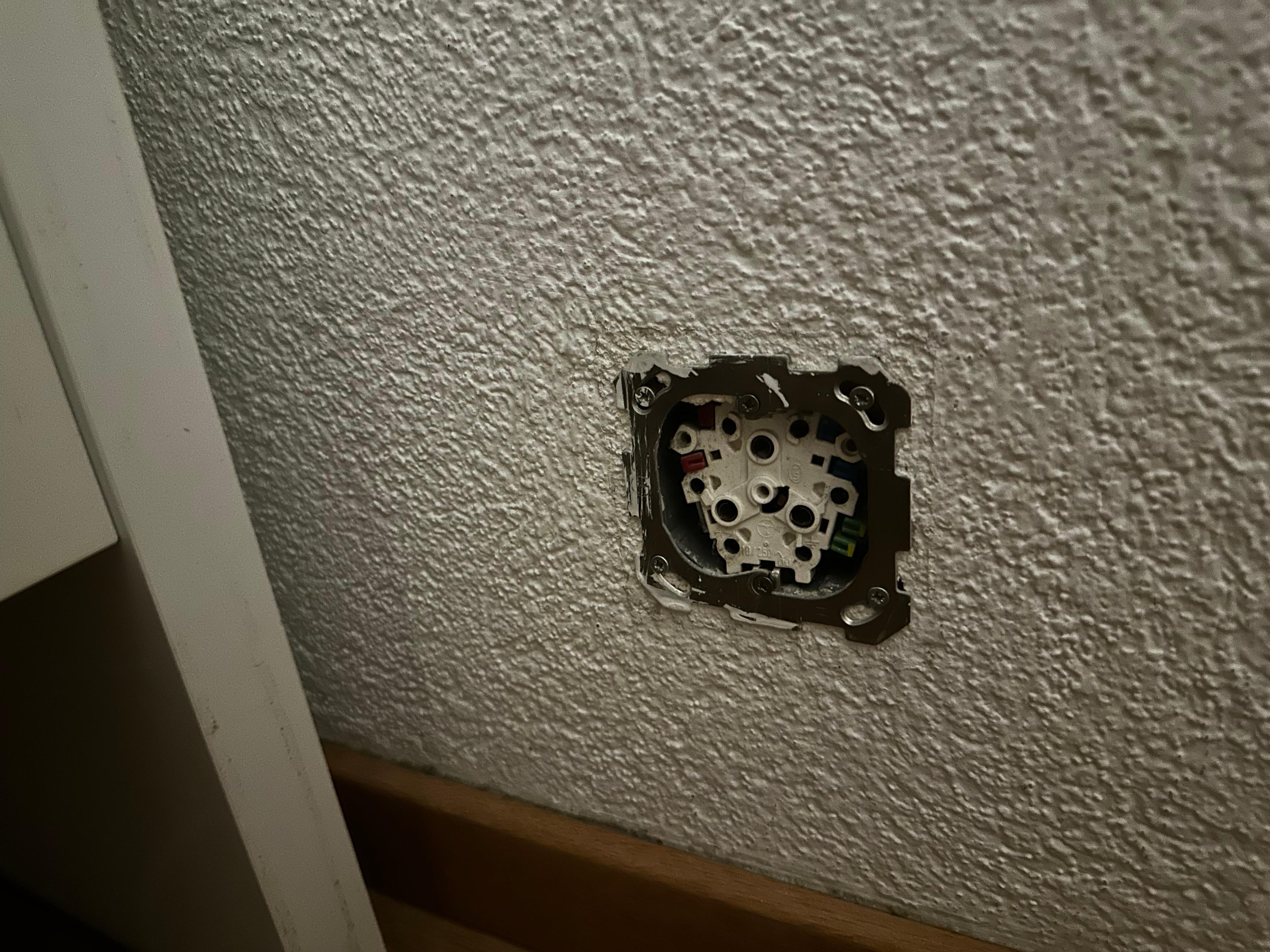 Non functioning electric outlet 
