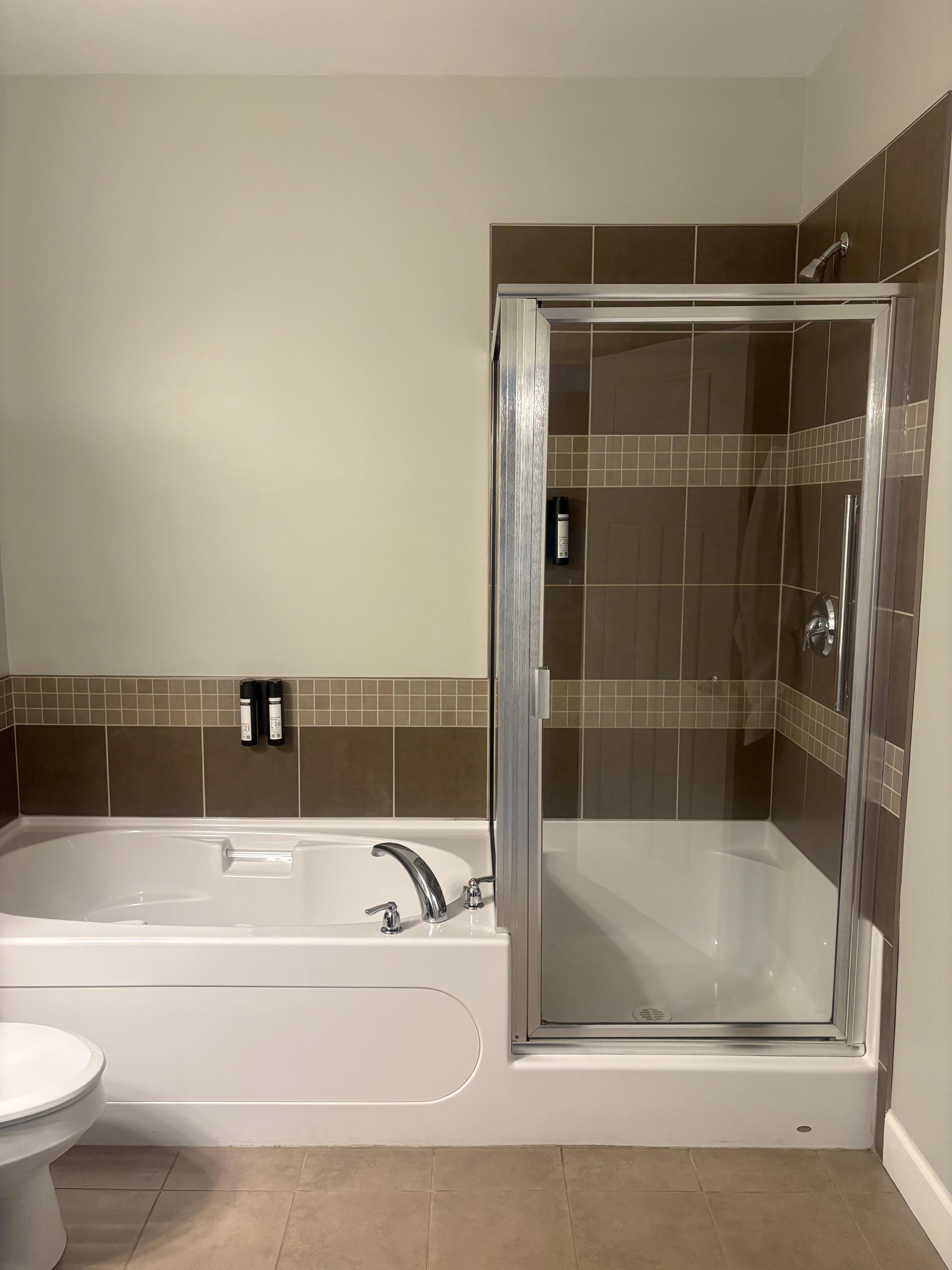 I like this separate bathtub and shower