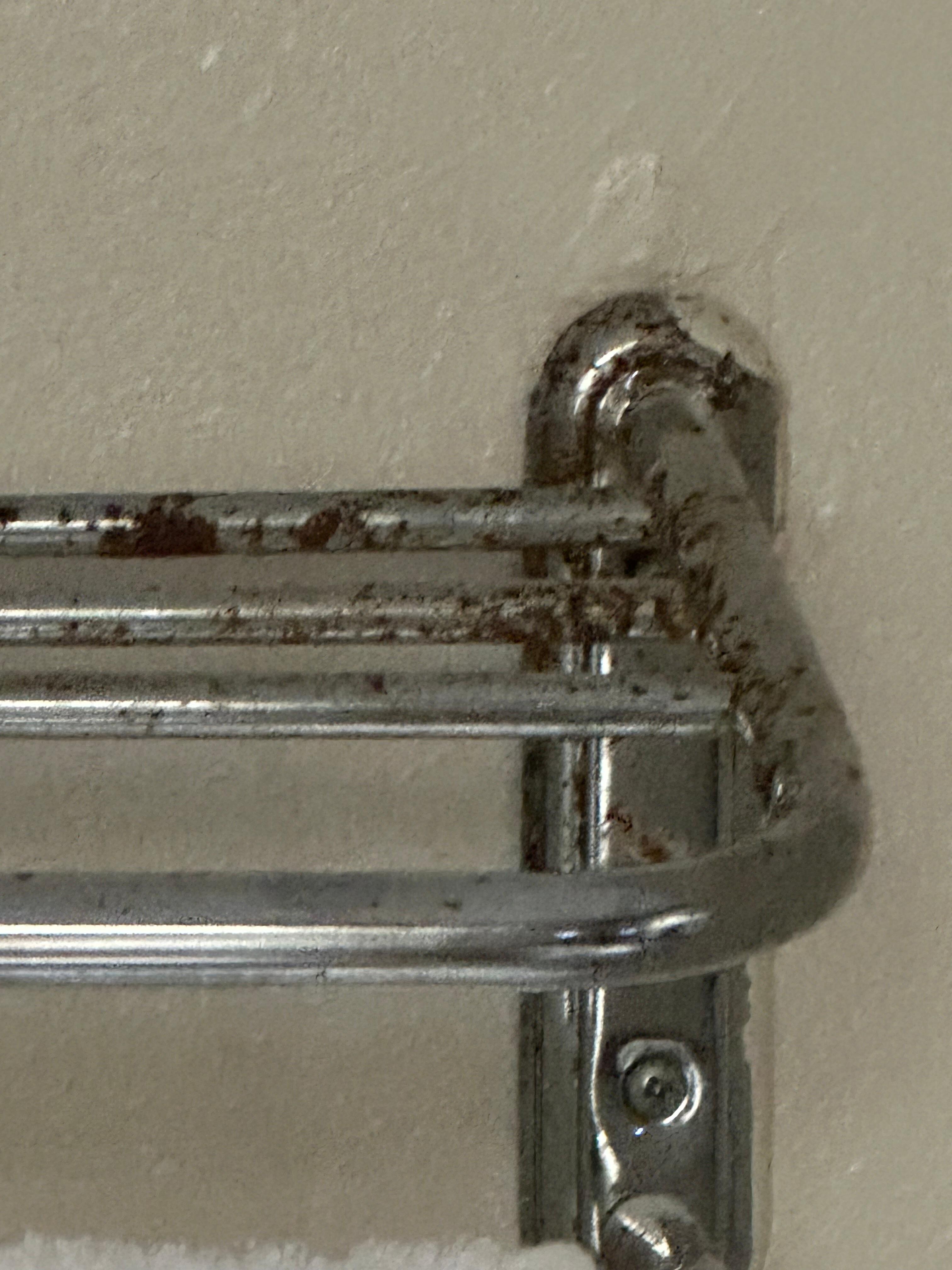 Rusted towel holder makes towels all rusted 