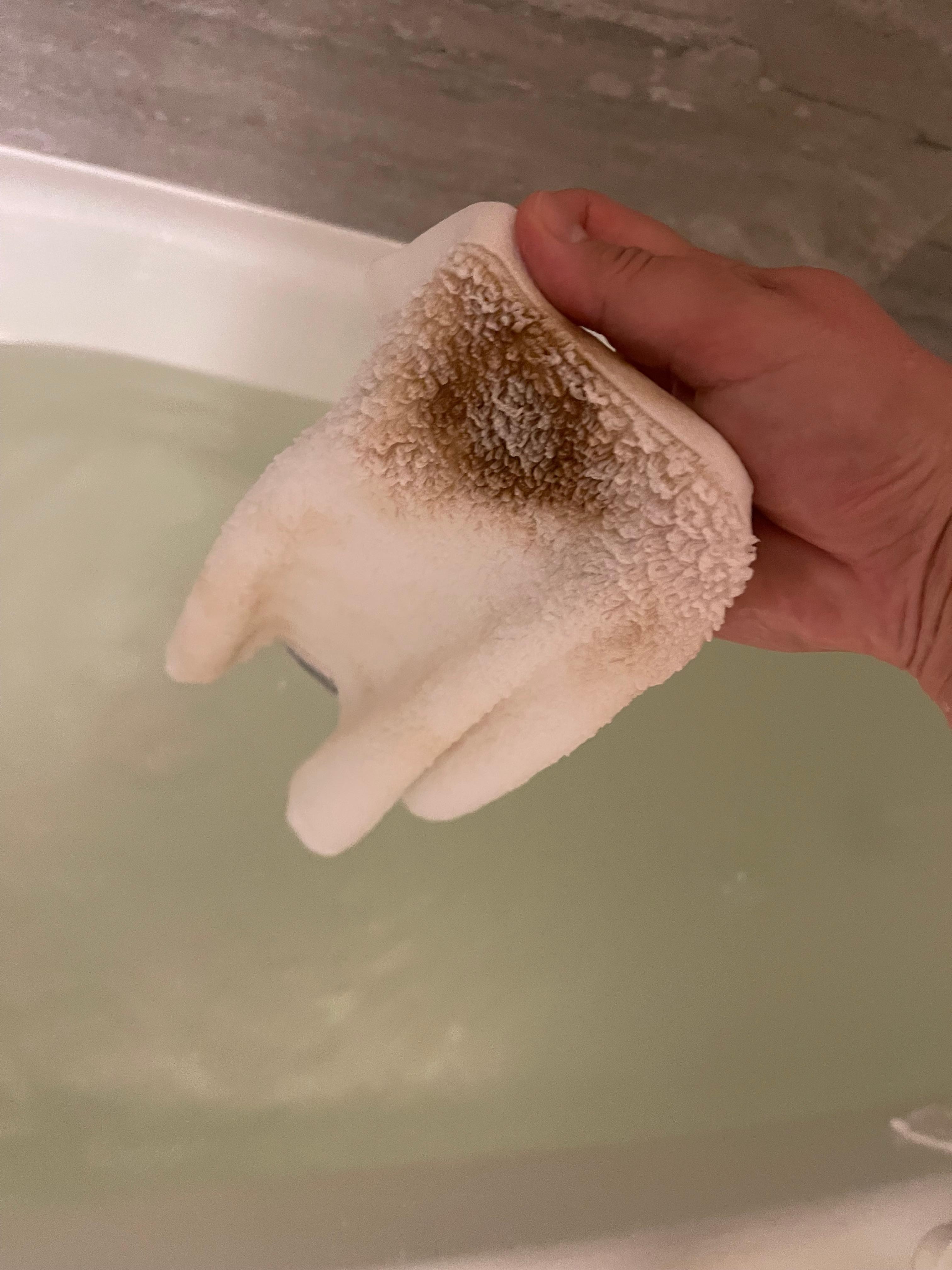 this was a clean white rag that was left in the tub as the water drained