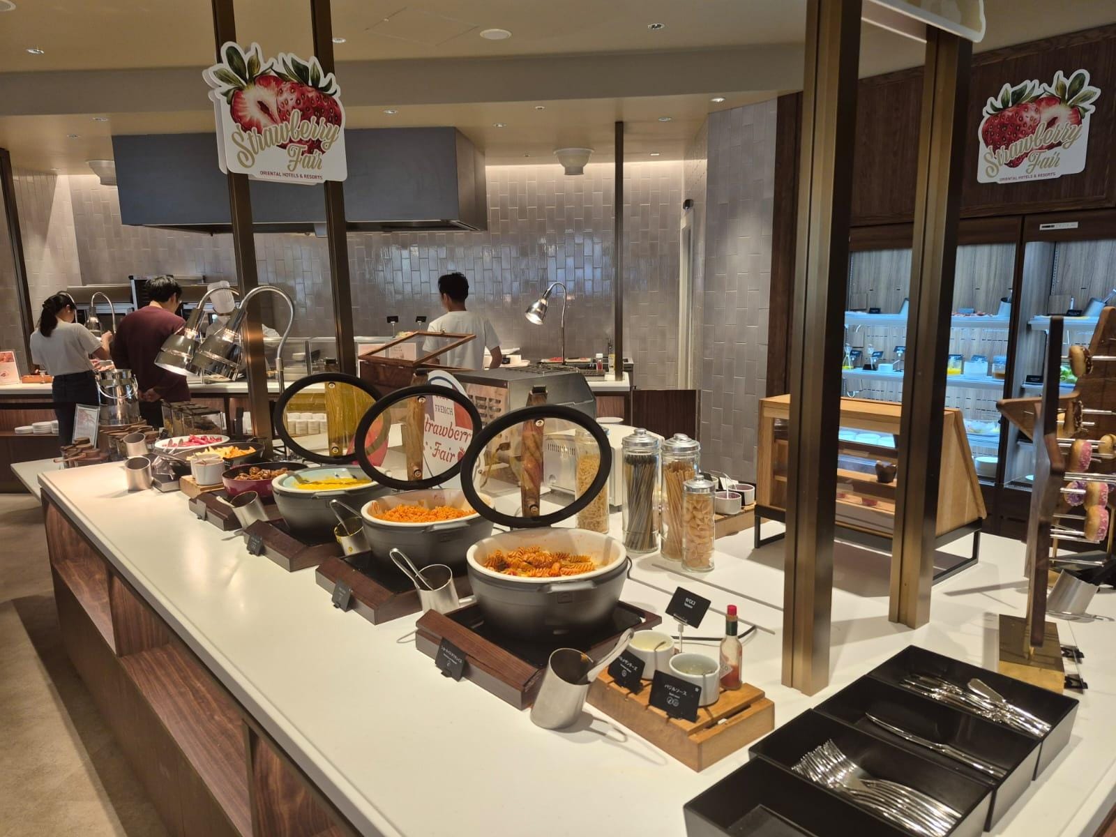 Café da manhã com especialidades locais e internacionais deliciosas