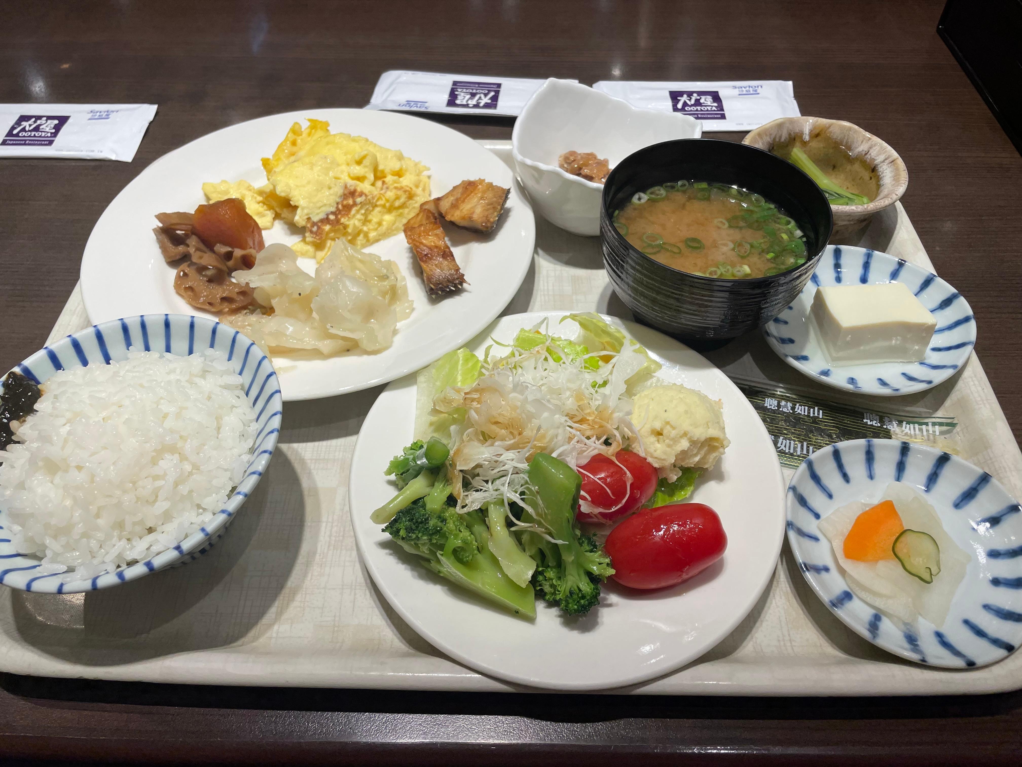 ホテルの朝食パイキング
