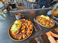 Eggs Benedict, potatoes and Pistachio Lattes!