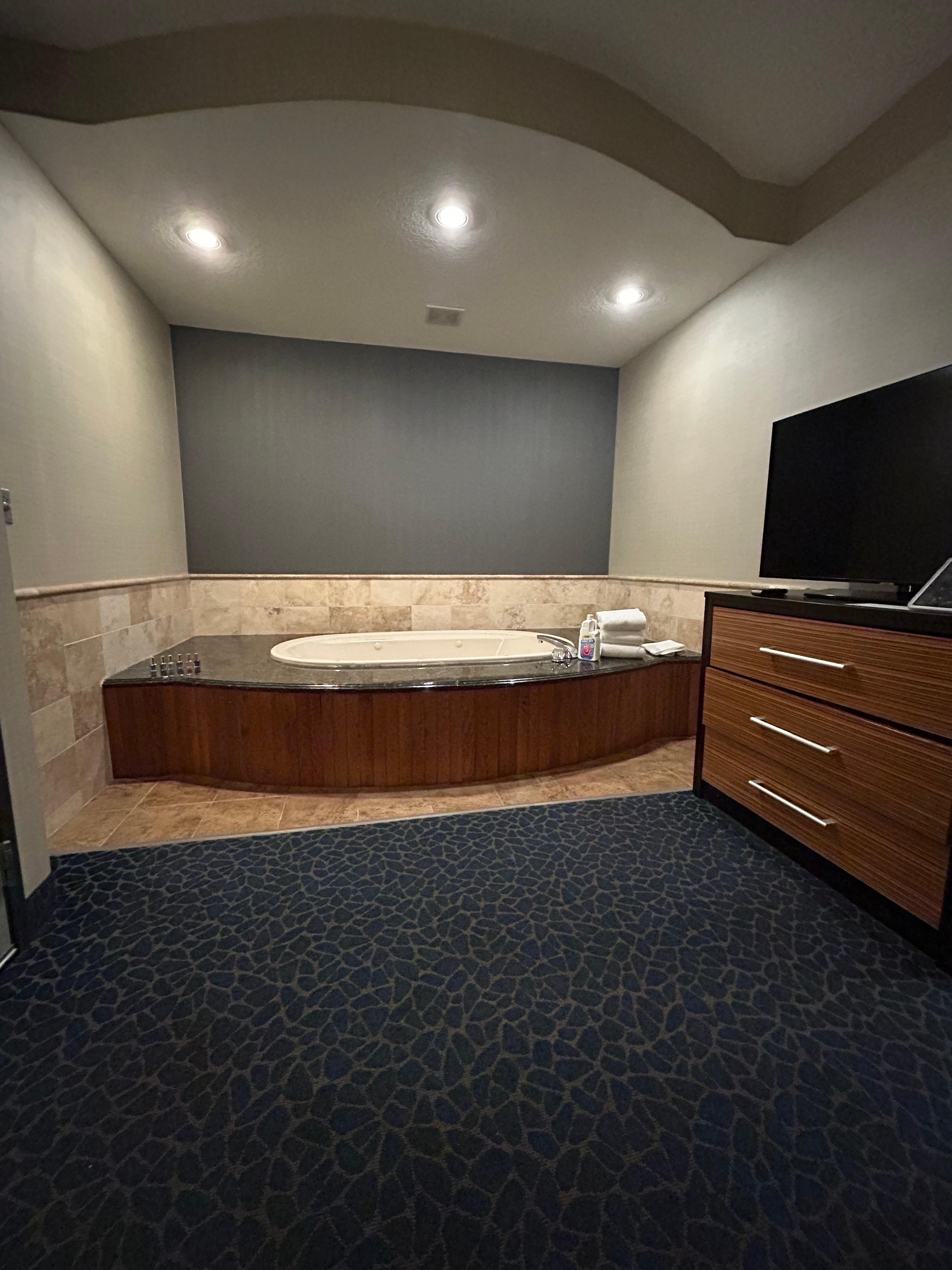 King suite with jetted tub