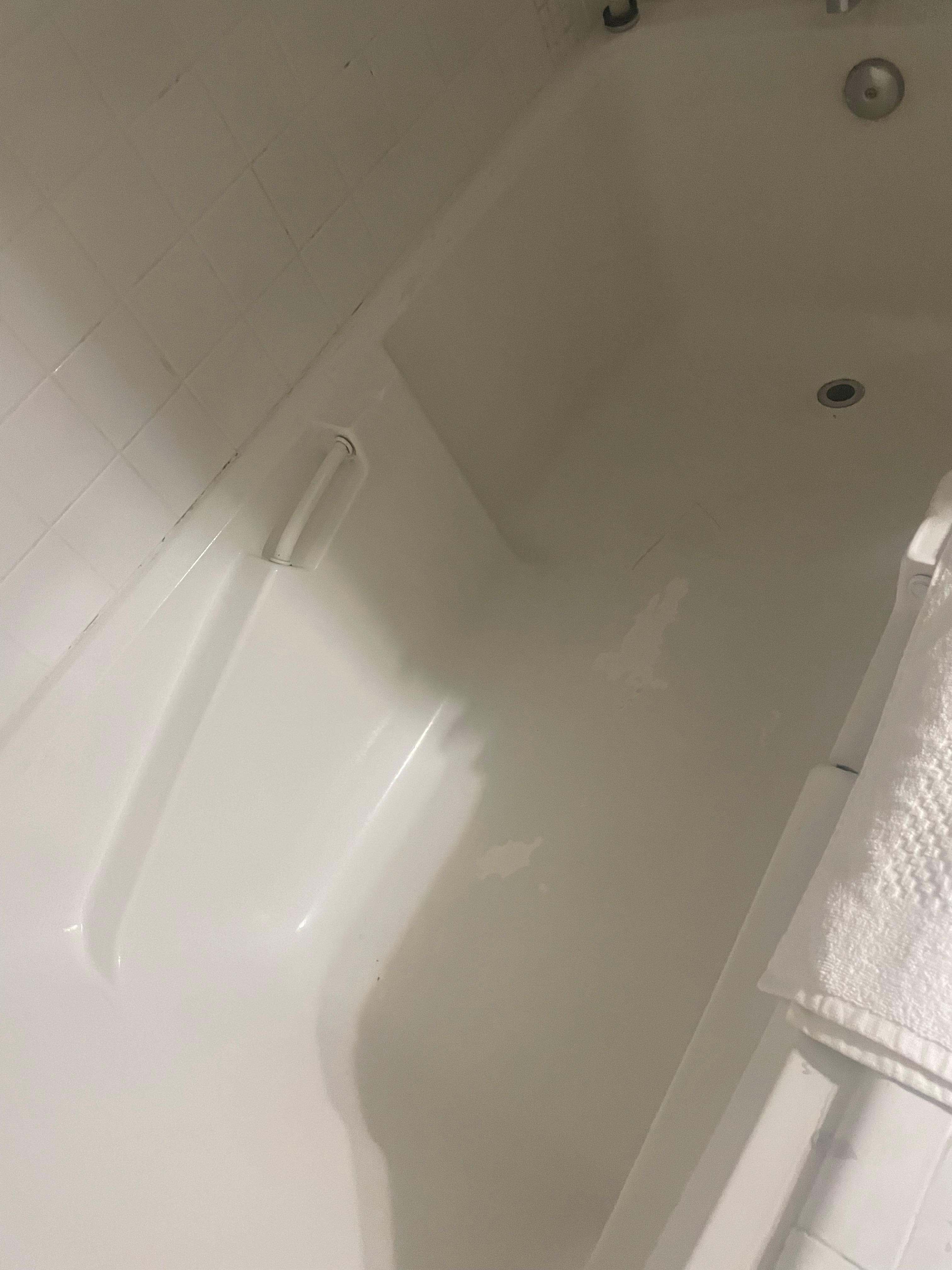 Bathtub DURTY discolored 