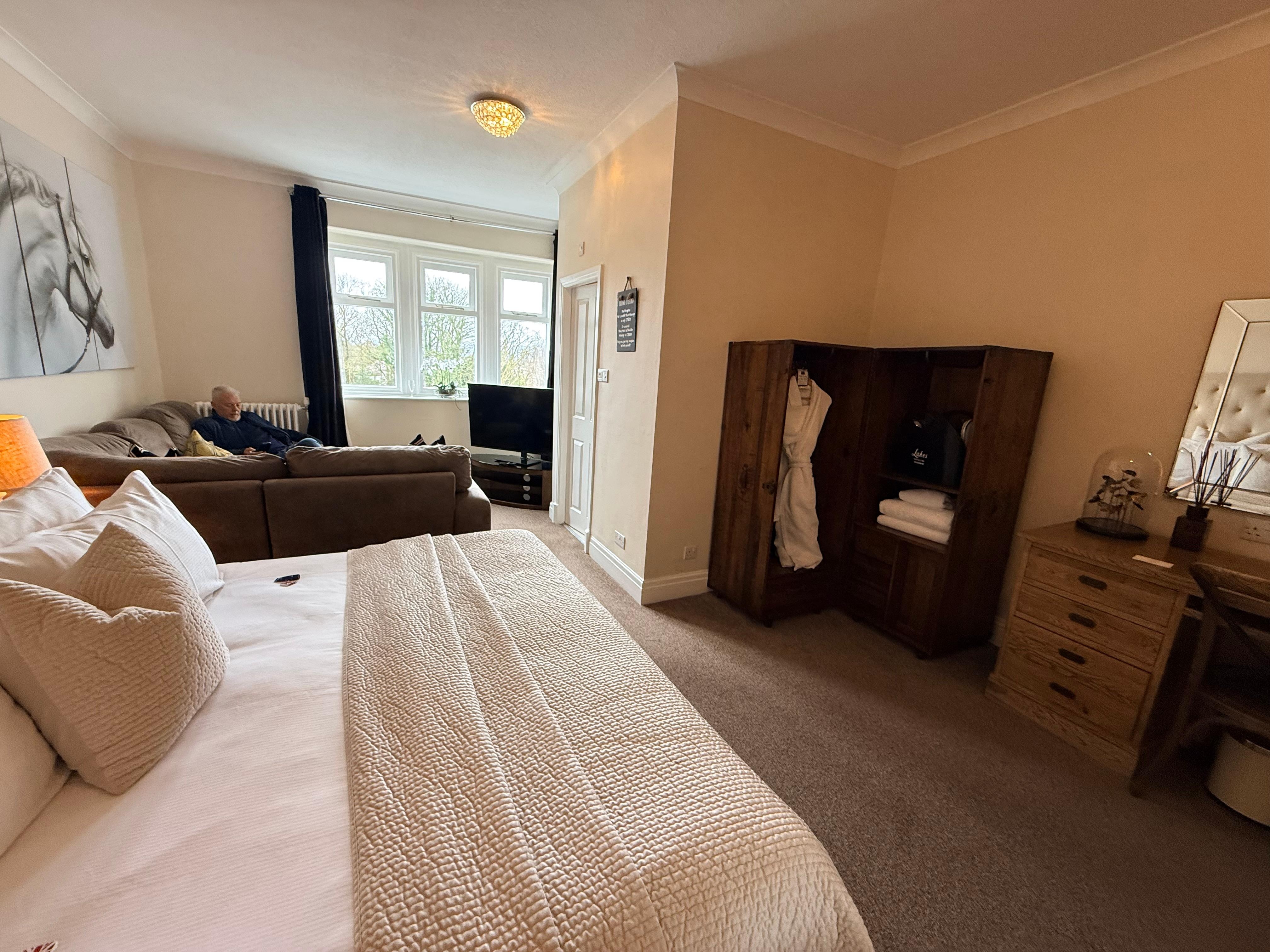 Bedroom without a hot tub. Very spacious and well equipped!