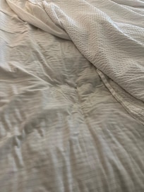 Colchão com buraco, sem qualidade! Confiei na Bandeira Whyndram pura furada!