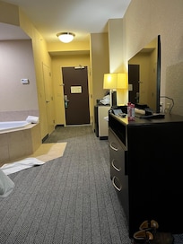 Standard king-size with jacuzzi tub.