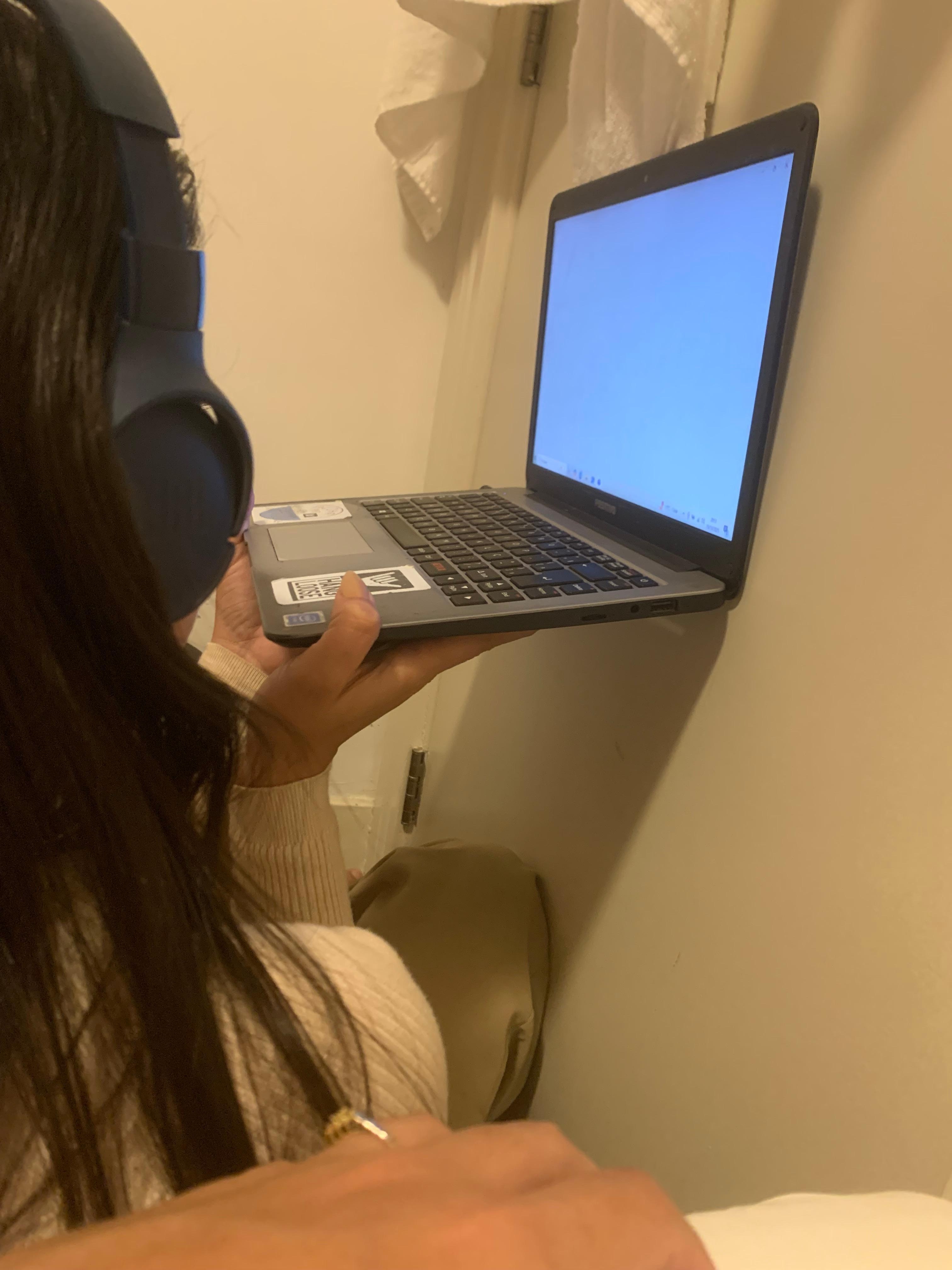 Único Local que a Internet funcionava dentro do quarto. No último dia só conseguimos acesso na área comum que fica no 2 andar. 