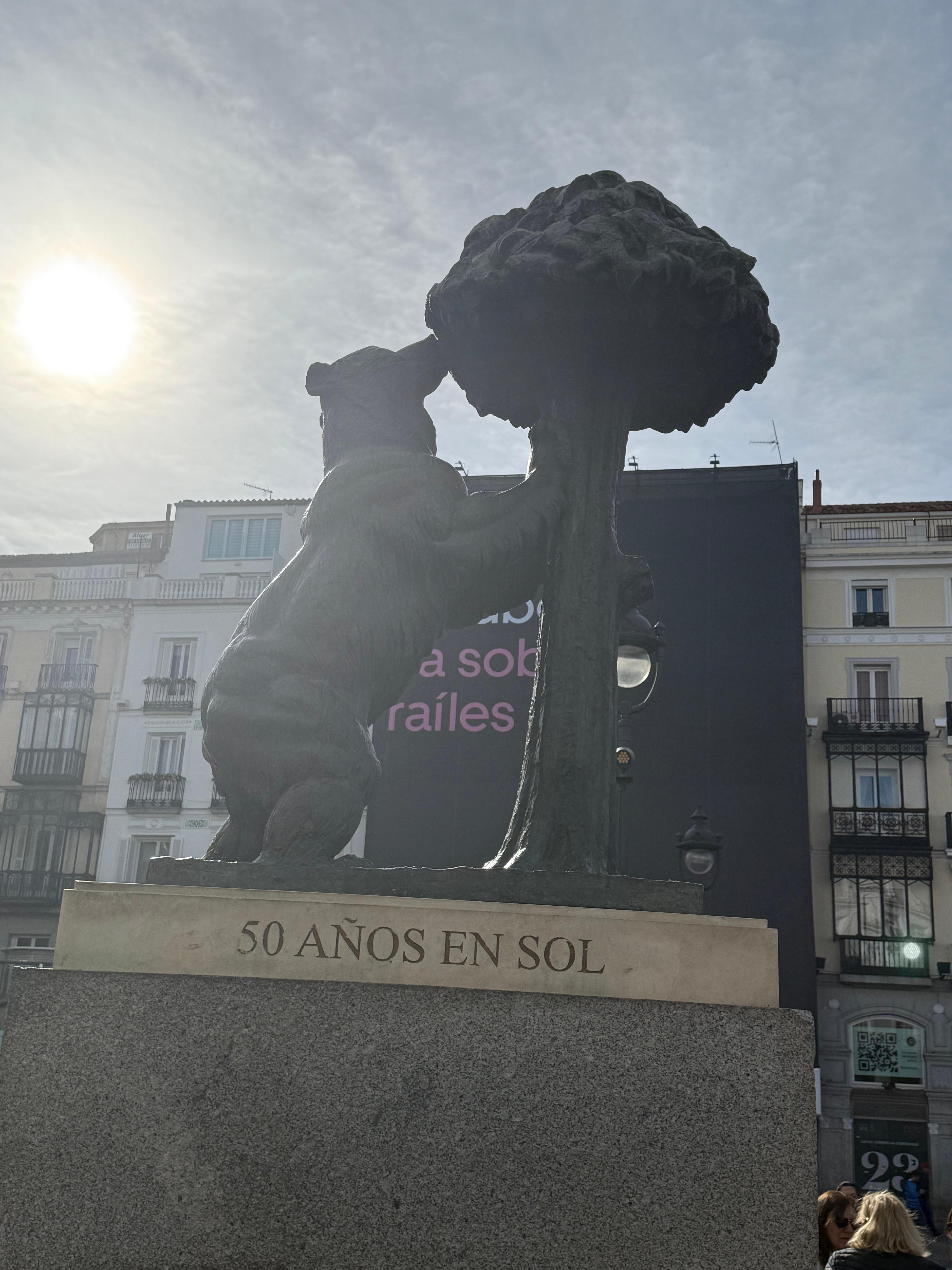 Metro and statue accessible location. 